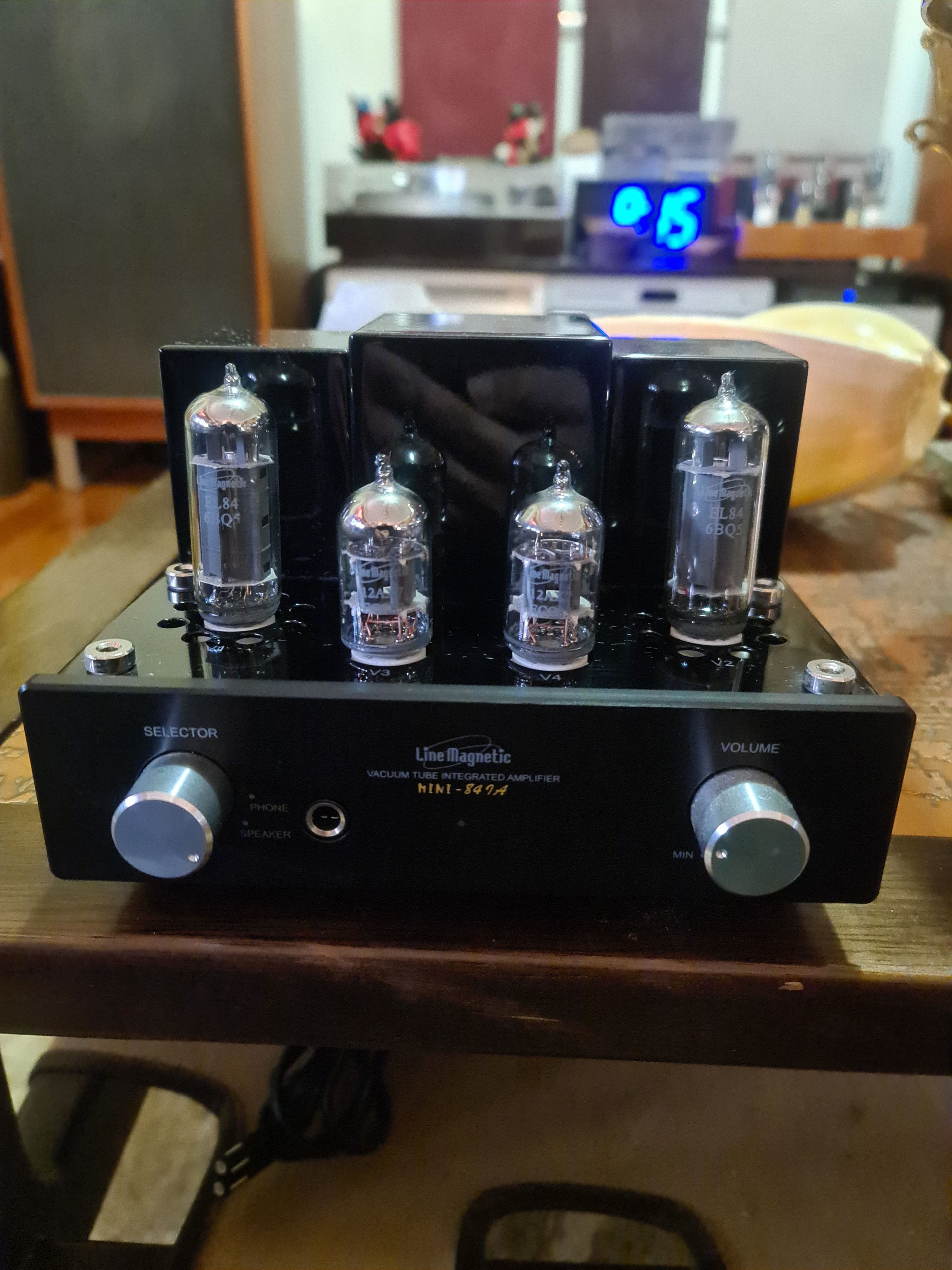 Line Magnetic LM mini-84IA headphone and speakers amplifier - Stereo ...