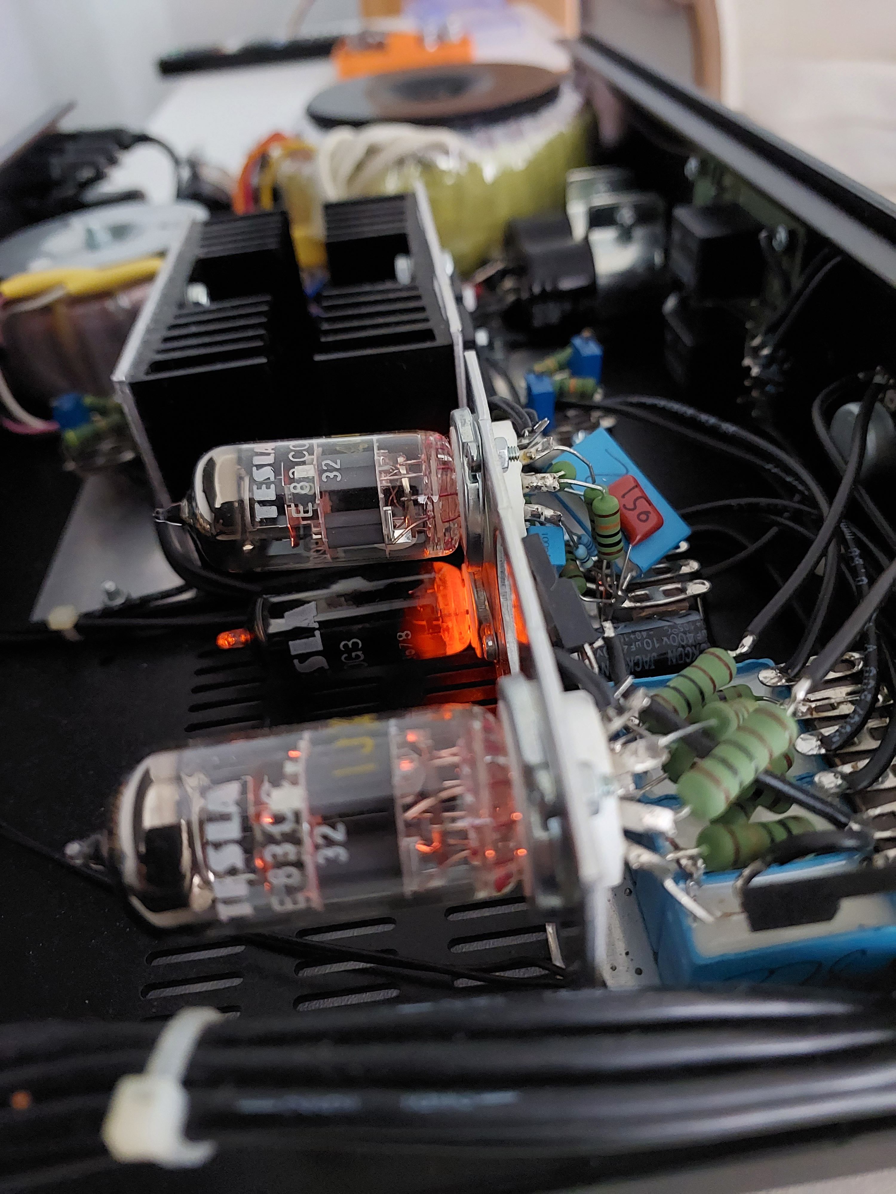 NOS Tube Tesla E83CC Frame Grid -JAC Music Germany - Hi-Fi and Cinema ...