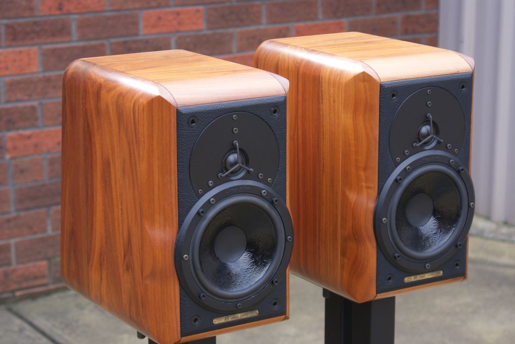 Sonus Faber Electa Amator V1 speaker pair with stands. |﻿ Stereo, Home ...