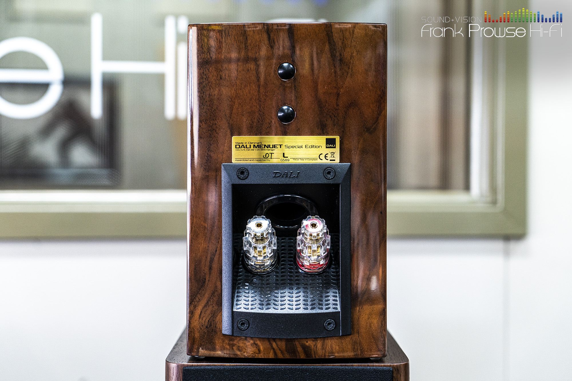 Dali MENUET SE - Wild Walnut - Aussie Audio Mart