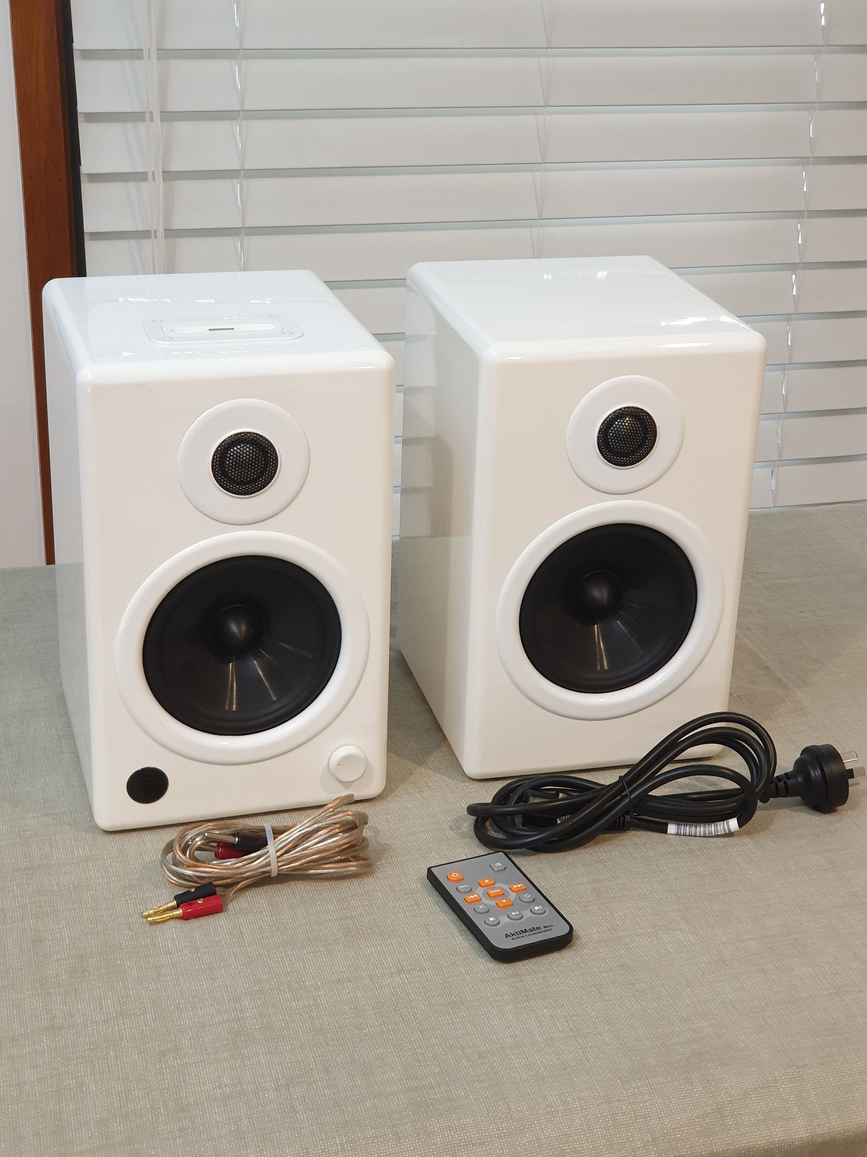 Epoz Aktimate mini active speakers - White - Stereo, Home Cinema, Headphones Components - StereoNET