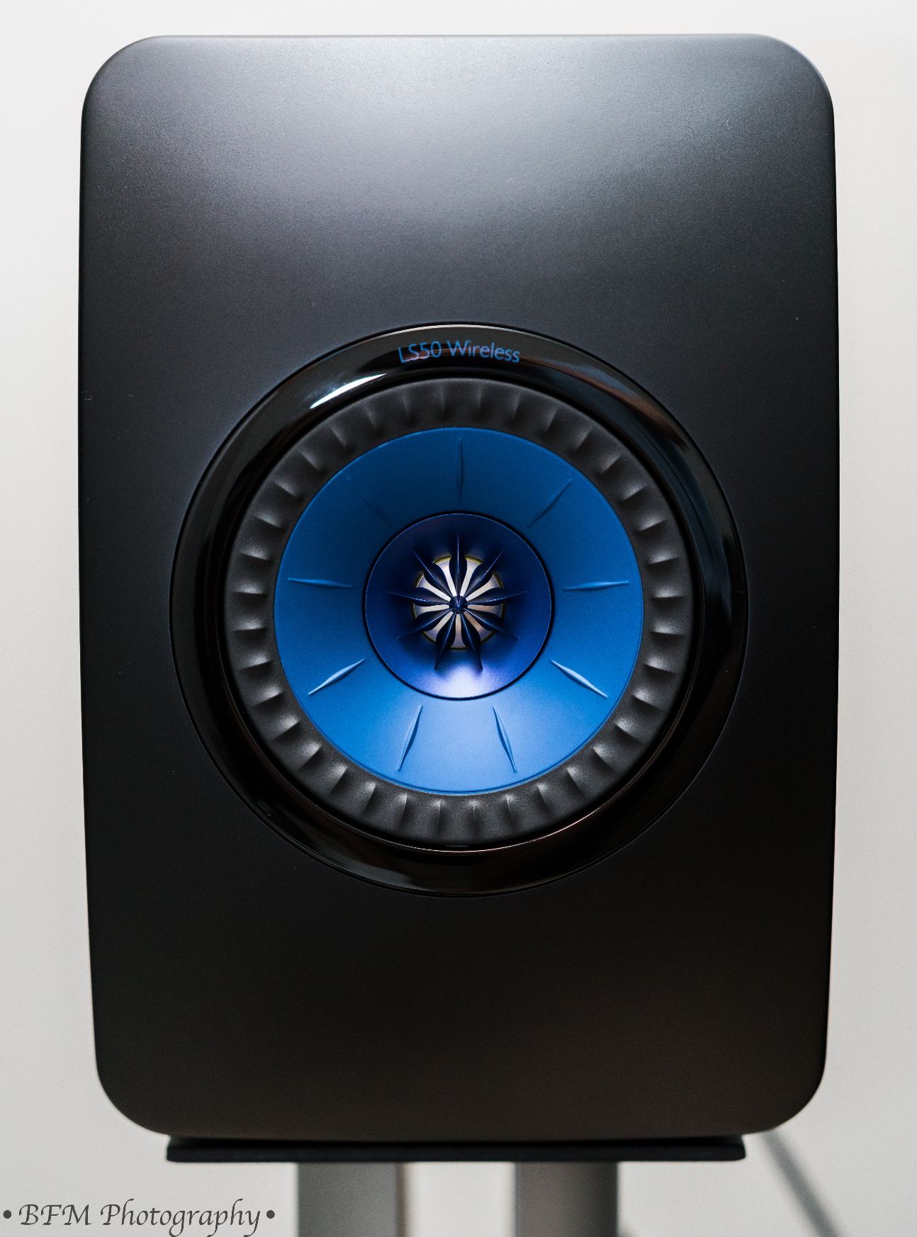 KEF LS50 Wireless Active Speaker + Kube 8b Sub + Stand - Stereo, Home ...