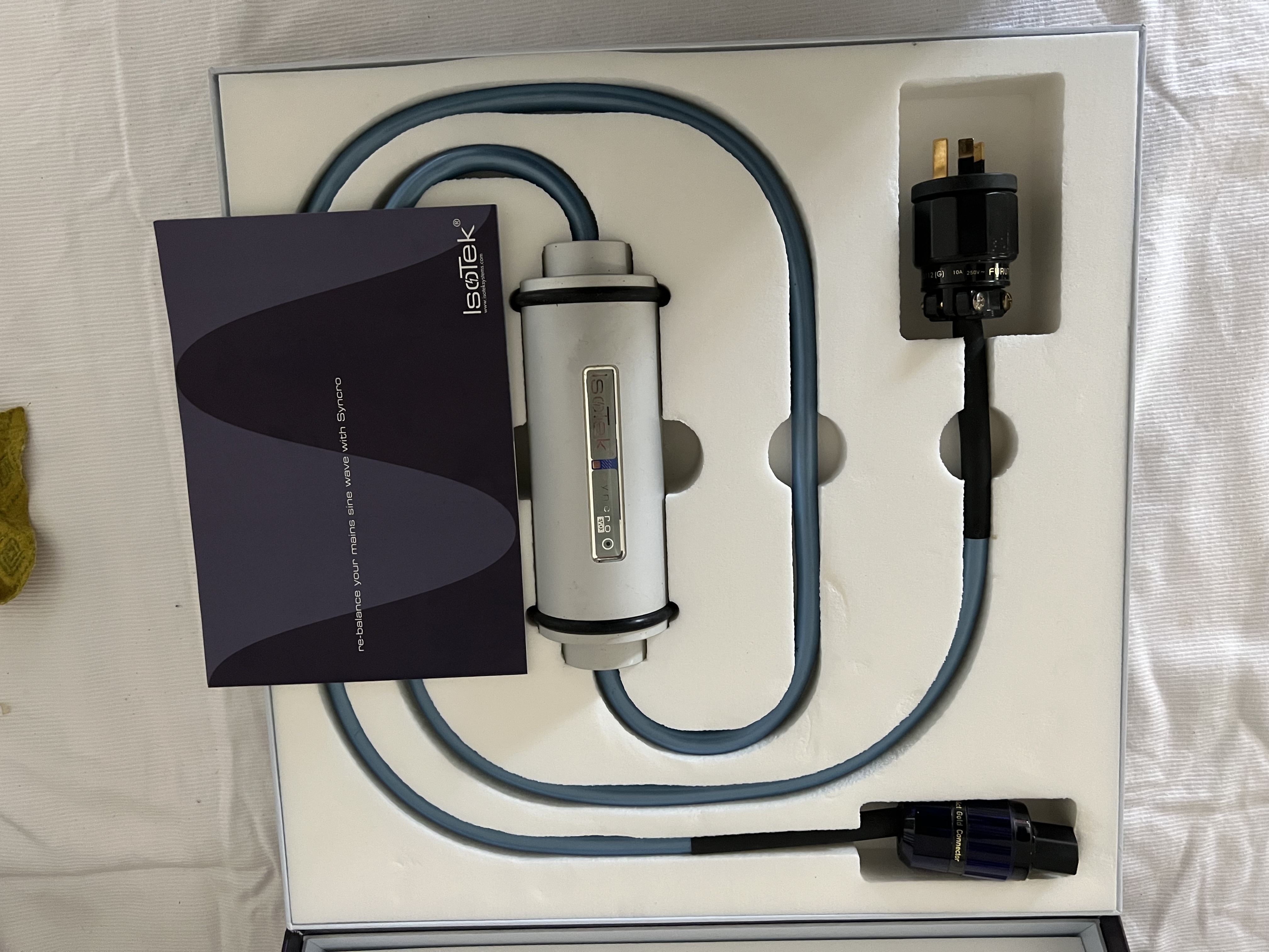 Isotek Syncro power cord, DC Cancellation - Hi-Fi and Cinema Cables ...