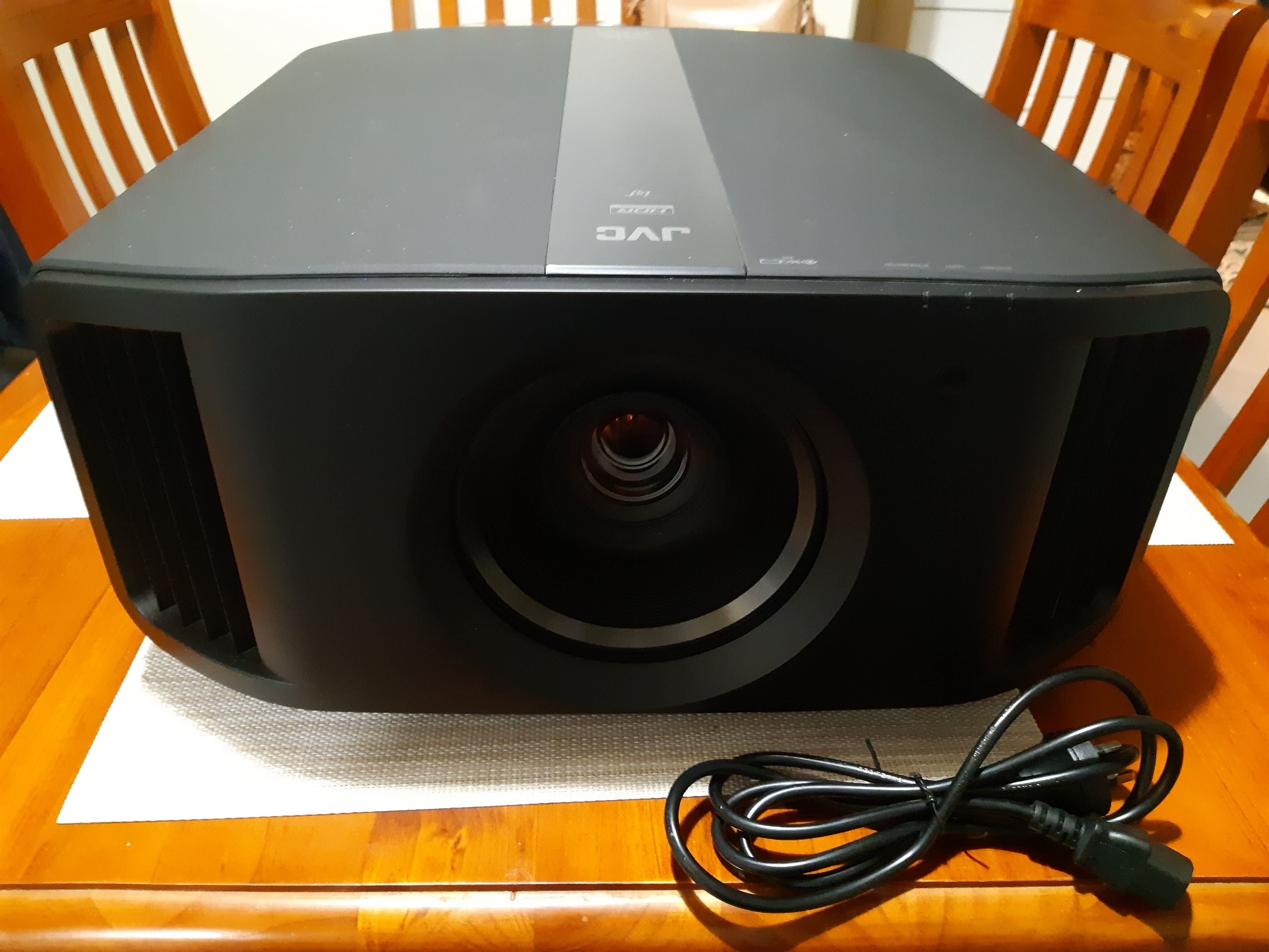 SOLD ELSEWHERE: JVC N7BE 4K HDR 3D Projector, accessories, bonus screen ...