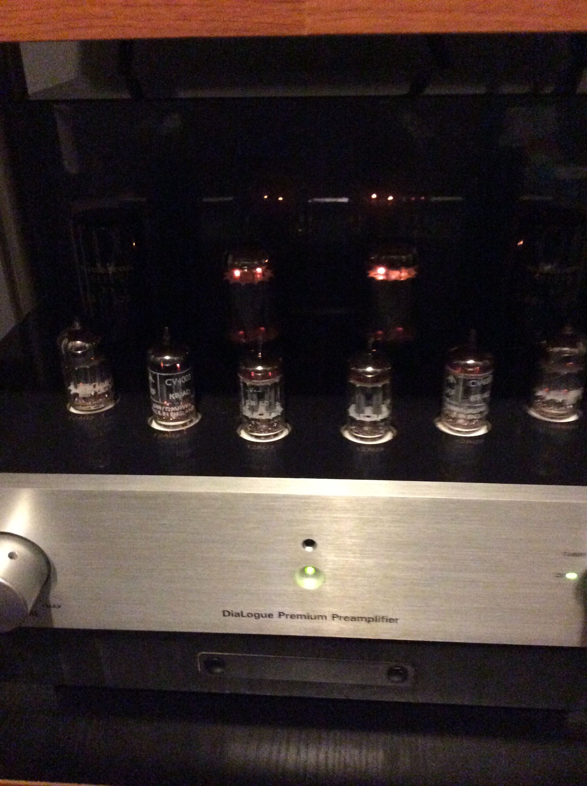 PRIMALUNA DIALOGUE premium pre amp in silver - Stereo, Home Cinema ...