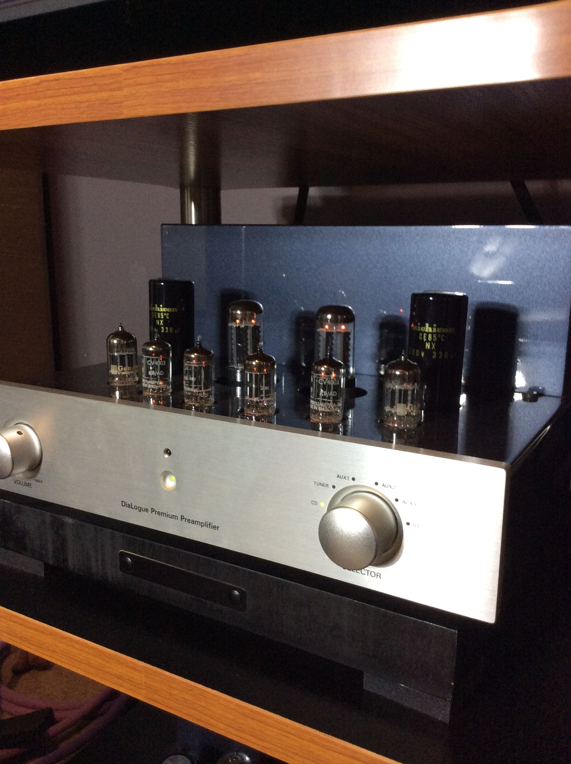 PRIMALUNA DIALOGUE premium pre amp in silver - Stereo, Home Cinema ...