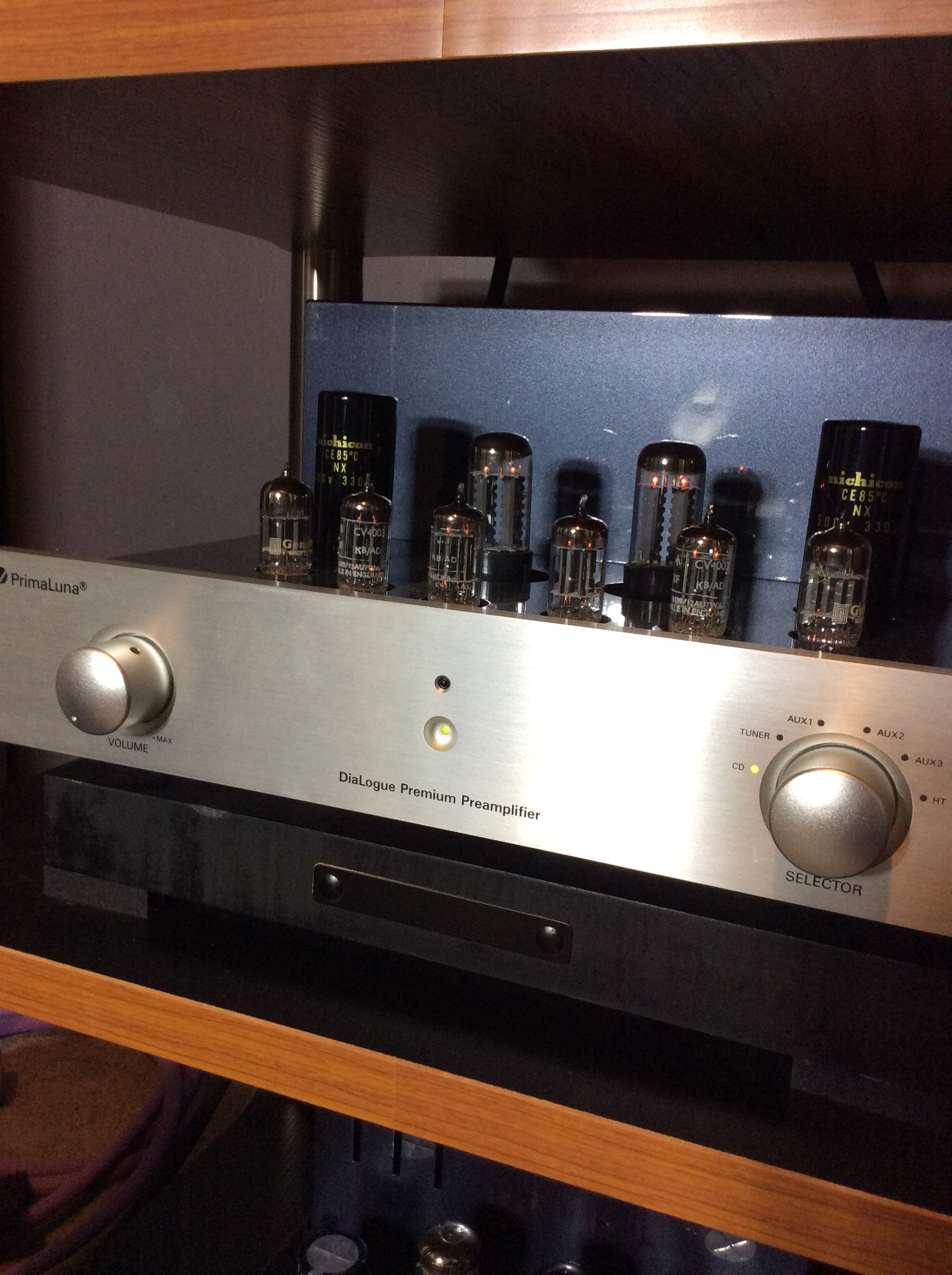 PRIMALUNA DIALOGUE premium pre amp in silver - Stereo, Home Cinema ...