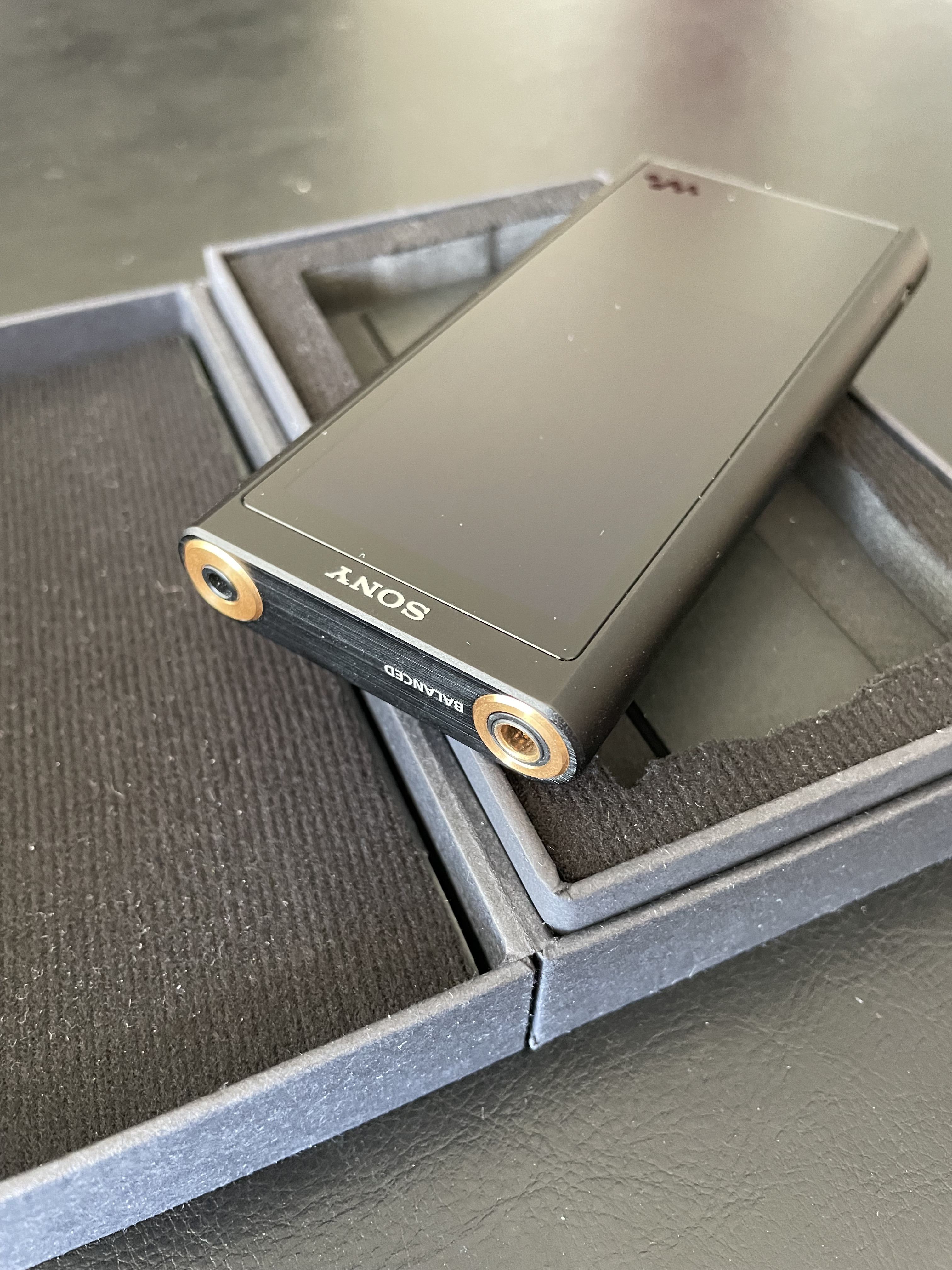 SOLD ELSEWHERE: Sony NW-ZX300 64GB LDAC DAP Walkman |﻿ Stereo, Home Cinema, Headphones Components