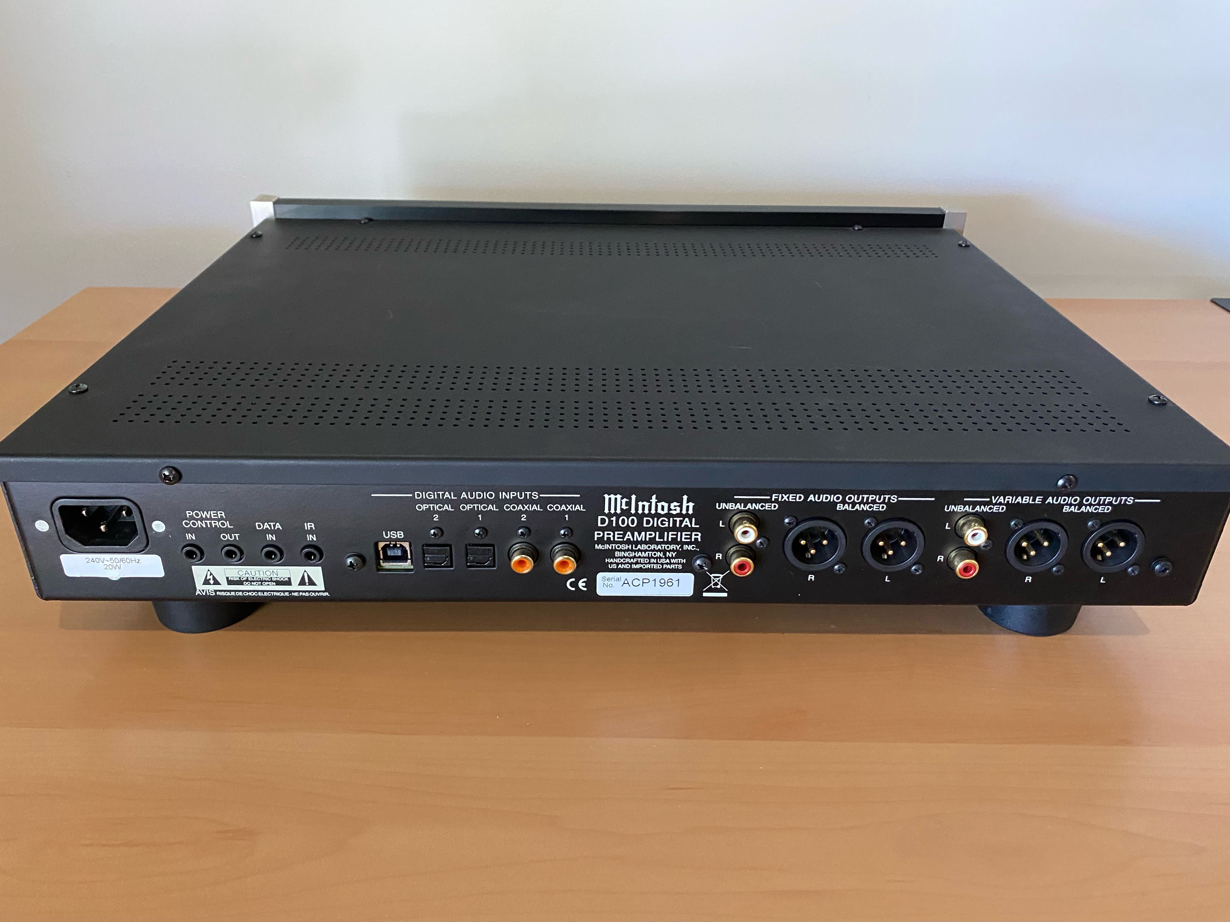 Mcintosh D100 Digital Preamplifier / DAC - Stereo, Home Cinema ...