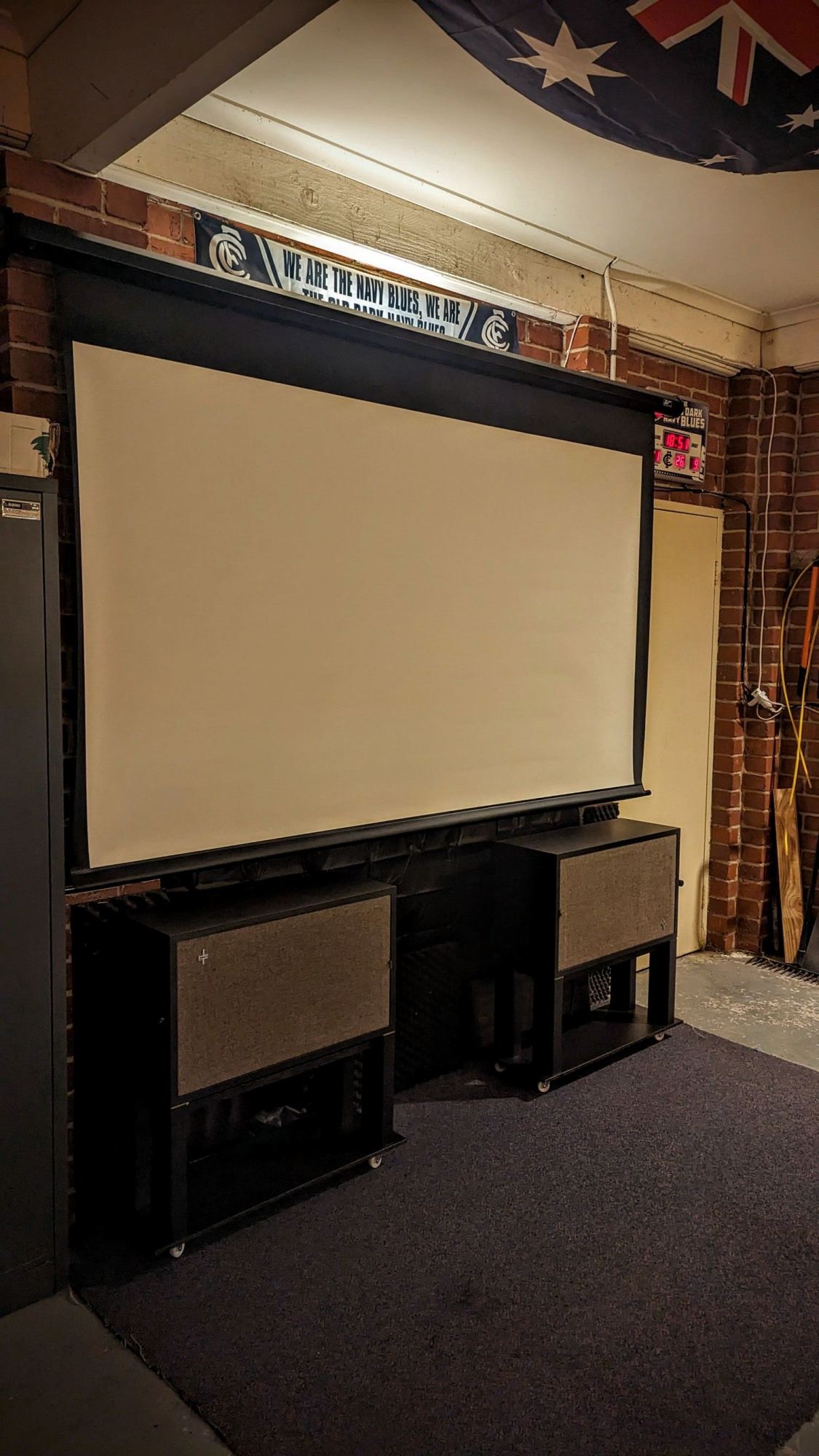 Recommended 100" Projector Screen - Televisions, Projectors & Screens ...