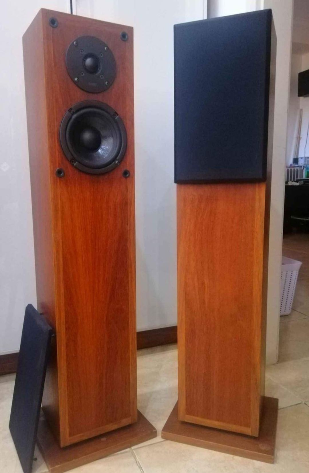 Can anyone ID these Vintage speakers? (Springwood HIFI) - Speakers ...
