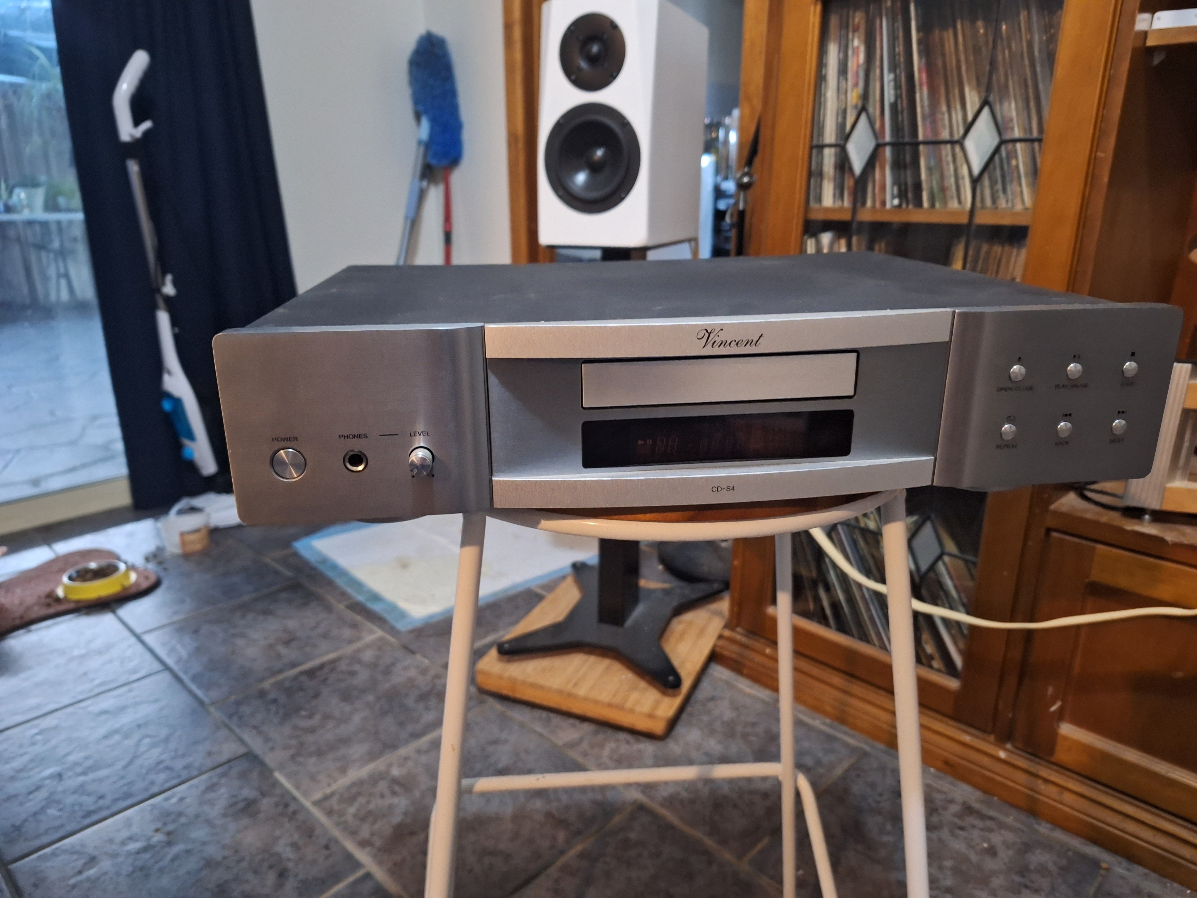 SA-FS: Vincent CD player model CD-S4. _____ Price dropped - Stereo ...