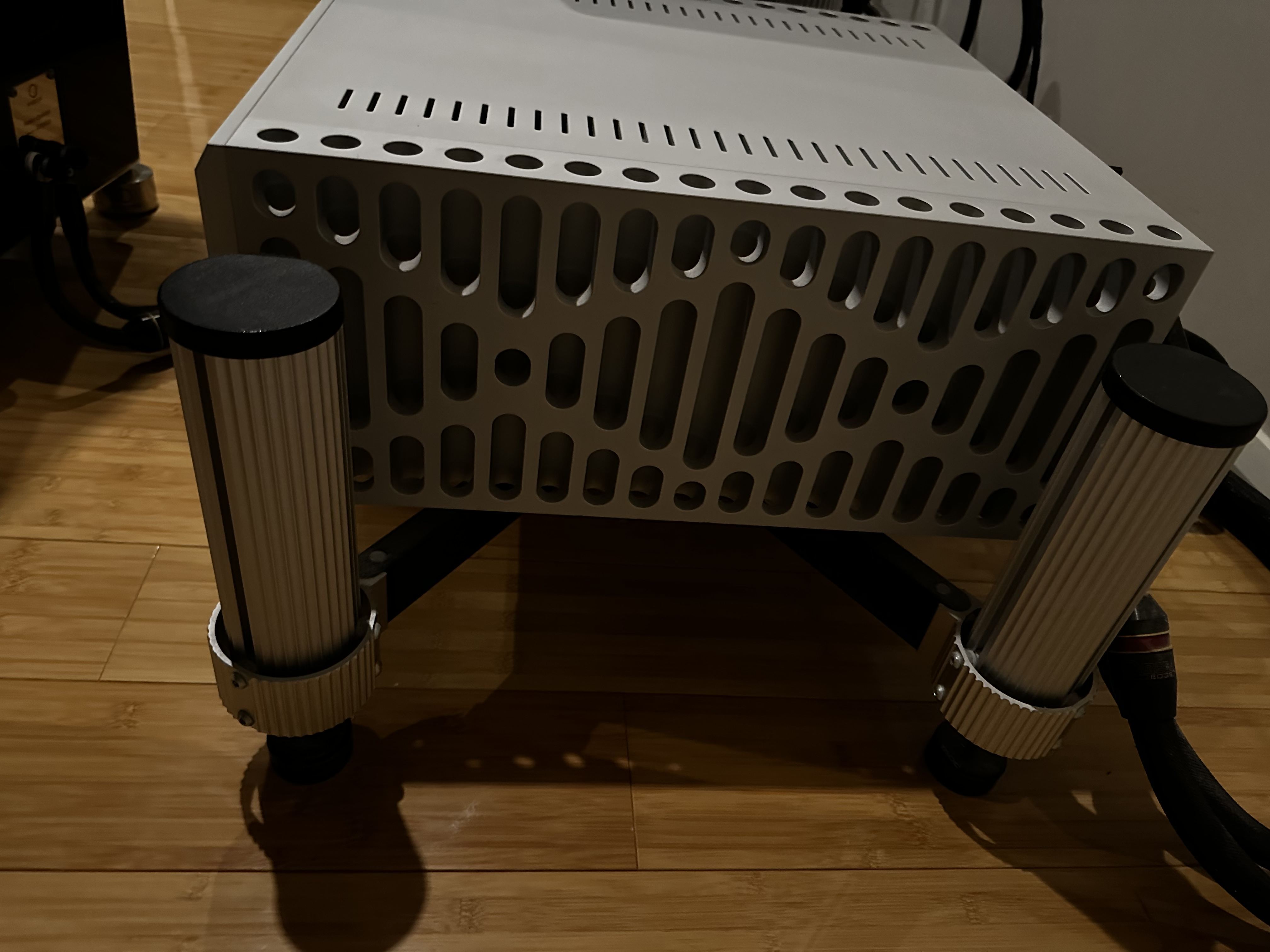 Boulder 1050 mono blocks with solid tech rack of silence - Stereo, Home ...