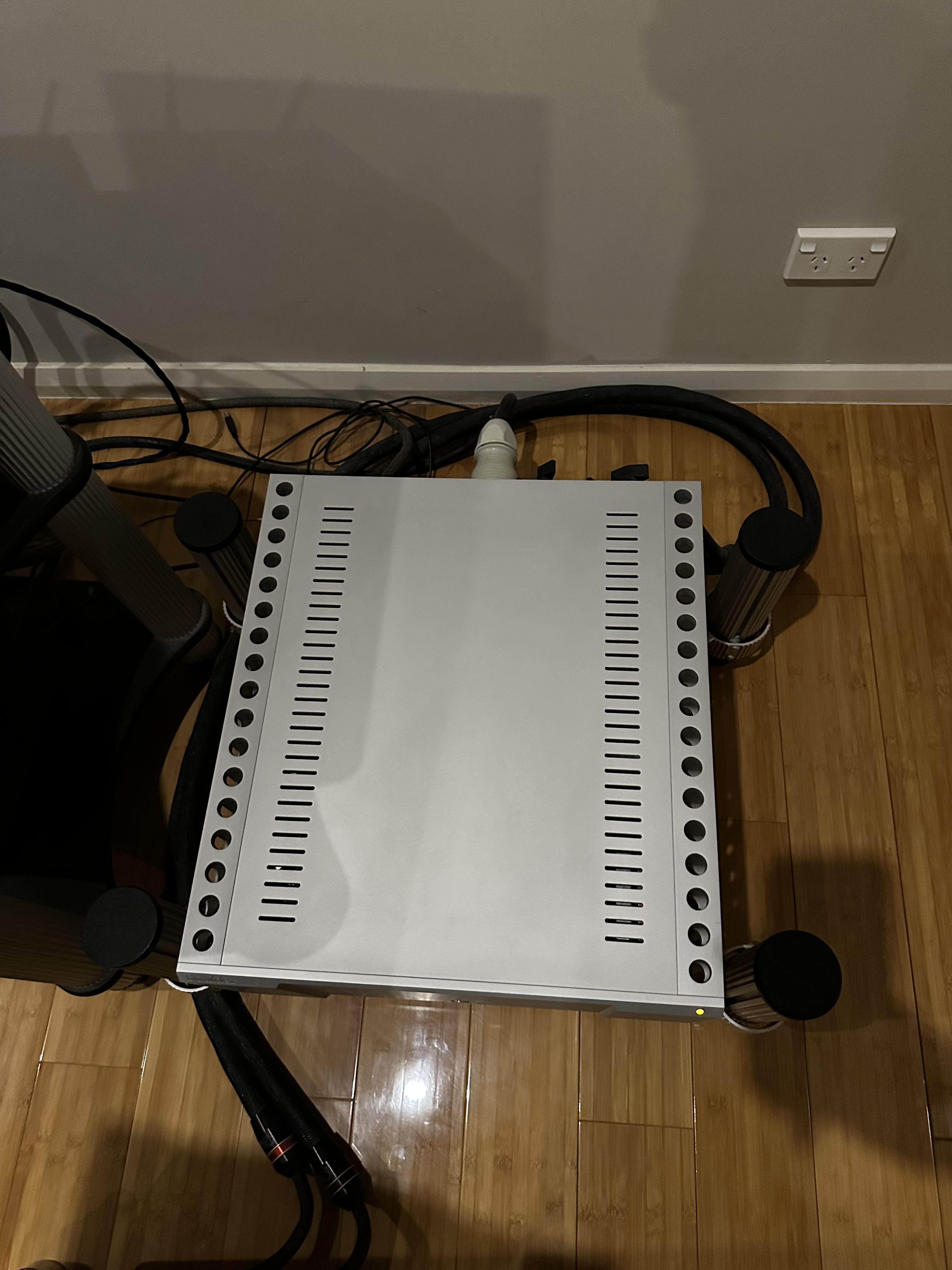 Boulder 1050 mono blocks with solid tech rack of silence - Stereo, Home ...