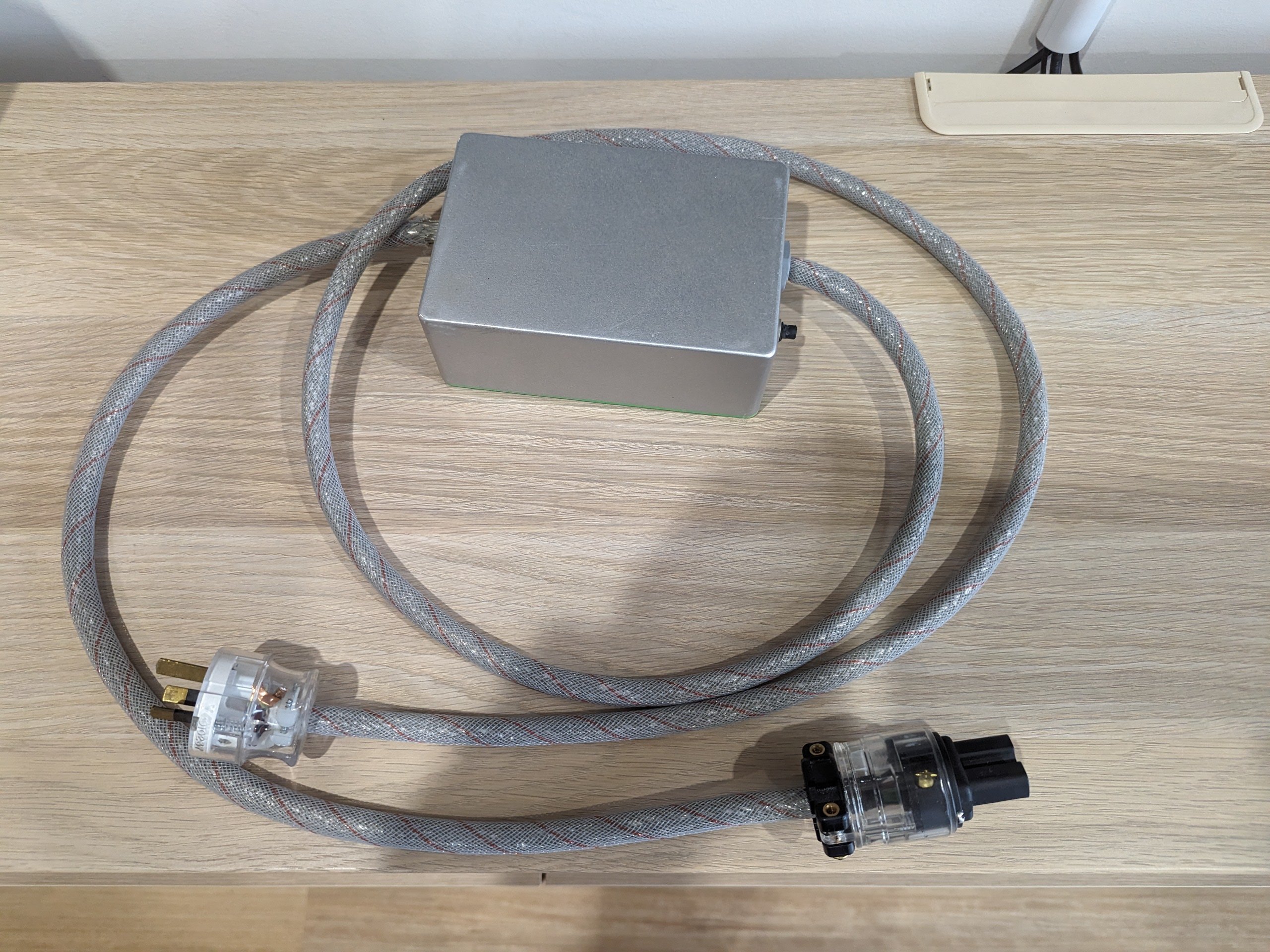 Cawsey Earscience Power cable 2m AUS - Hi-Fi and Cinema Cables ...