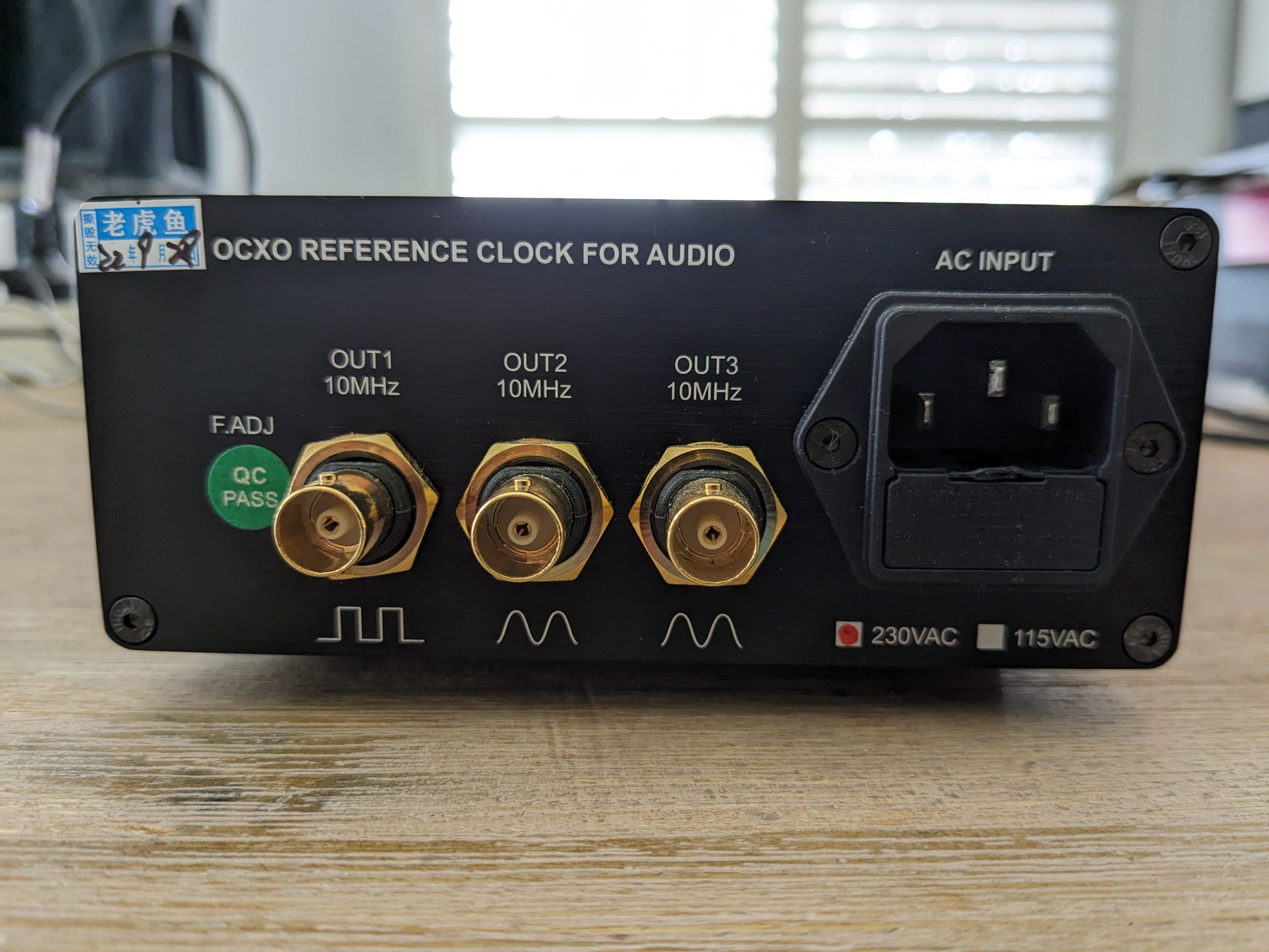 LHY OCK-1 10MHZ Master Clock with 3 outputs - 50Ohm version - Stereo, Home Cinema, Headphones ...