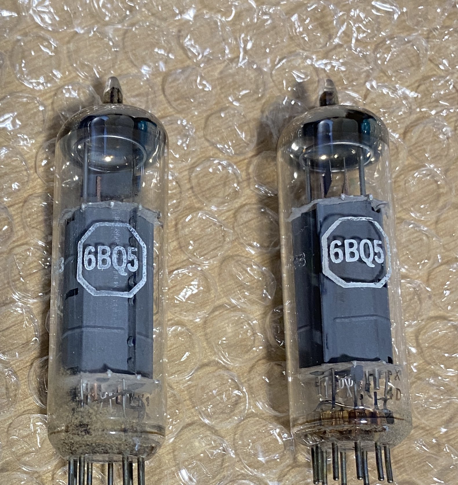 2 x EL84 Philips Miniwatt (6BQ5) Tubes - Hi-Fi and Cinema Cables & Accessories - StereoNET