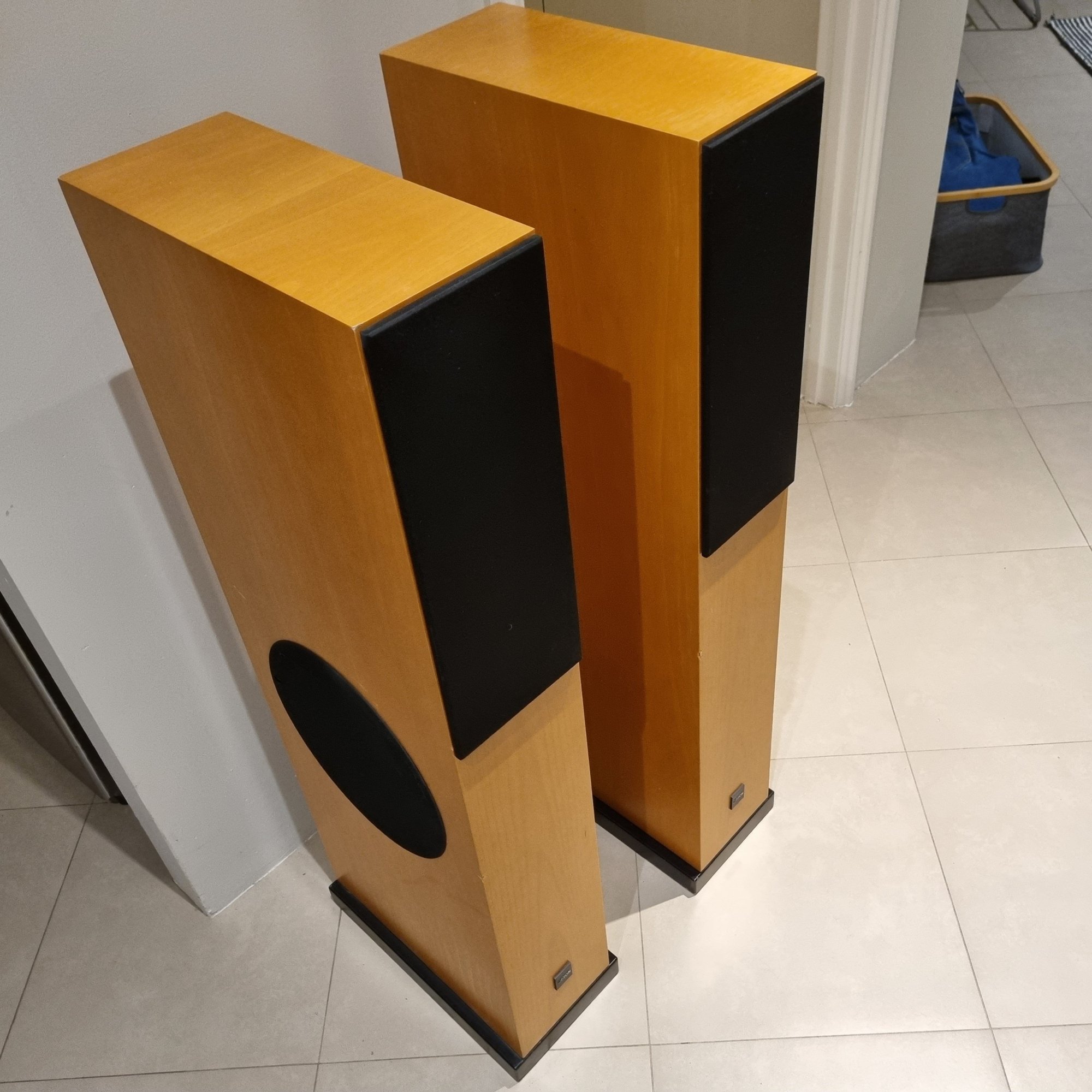 Canton Karat M90 DC Floor Standing Speakers (300 watts RMS) - Stereo ...