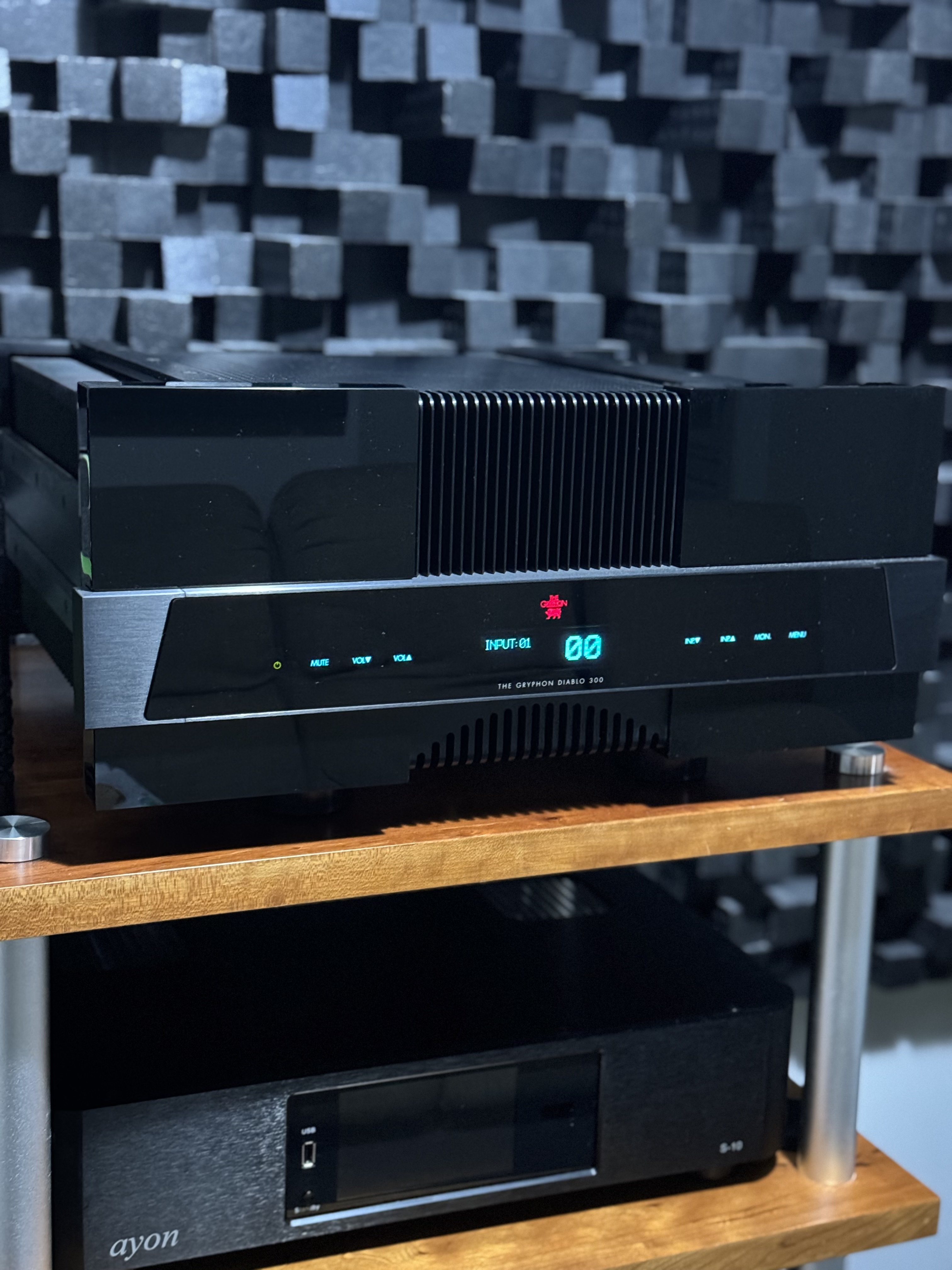 Gryphon Diablo 300 - Stereo, Home Cinema, Headphones Components - StereoNET