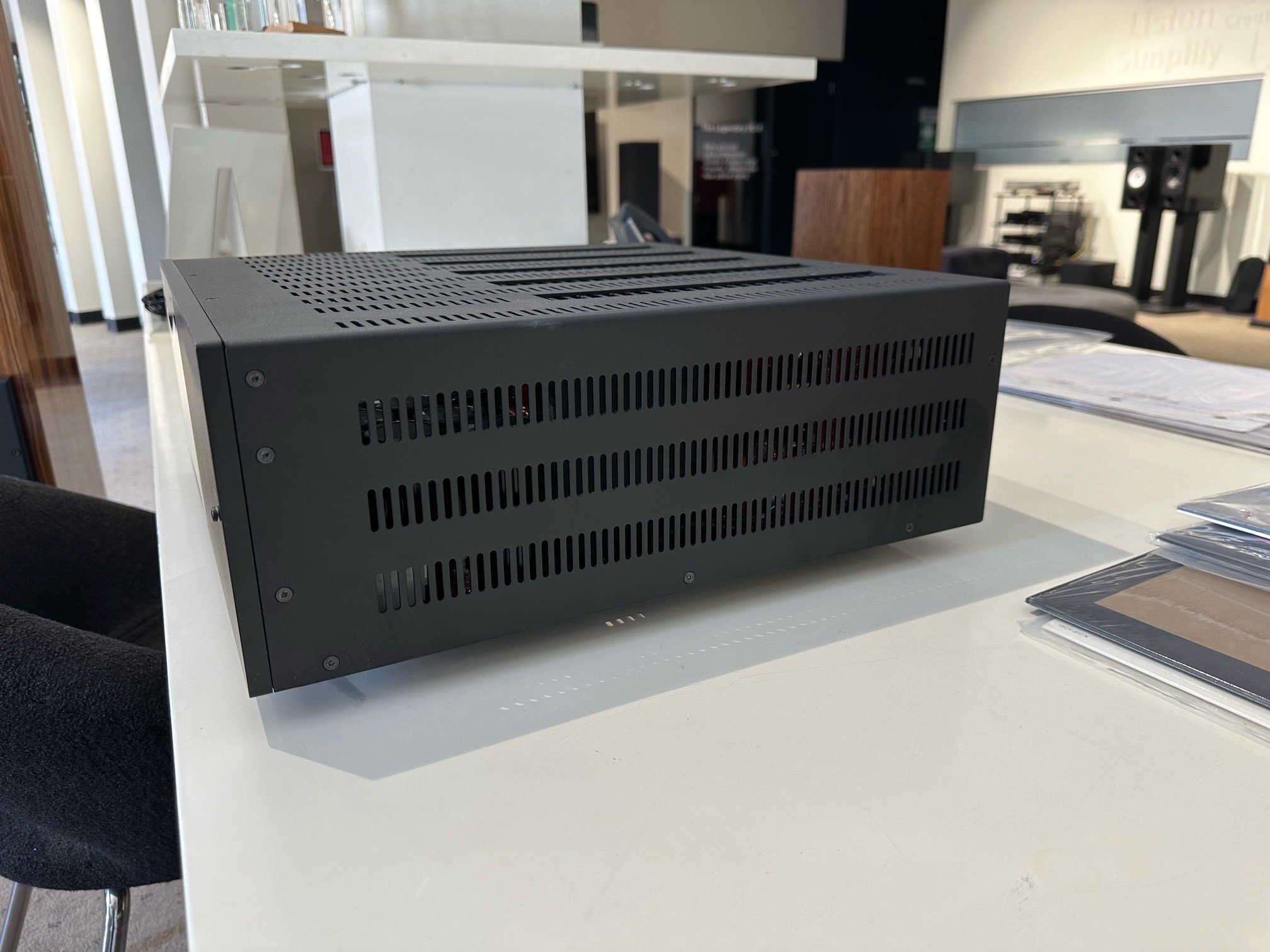 SOLD ELSEWHERE: Anthem MCA-525 Gen2 5 channel power amplifier ...