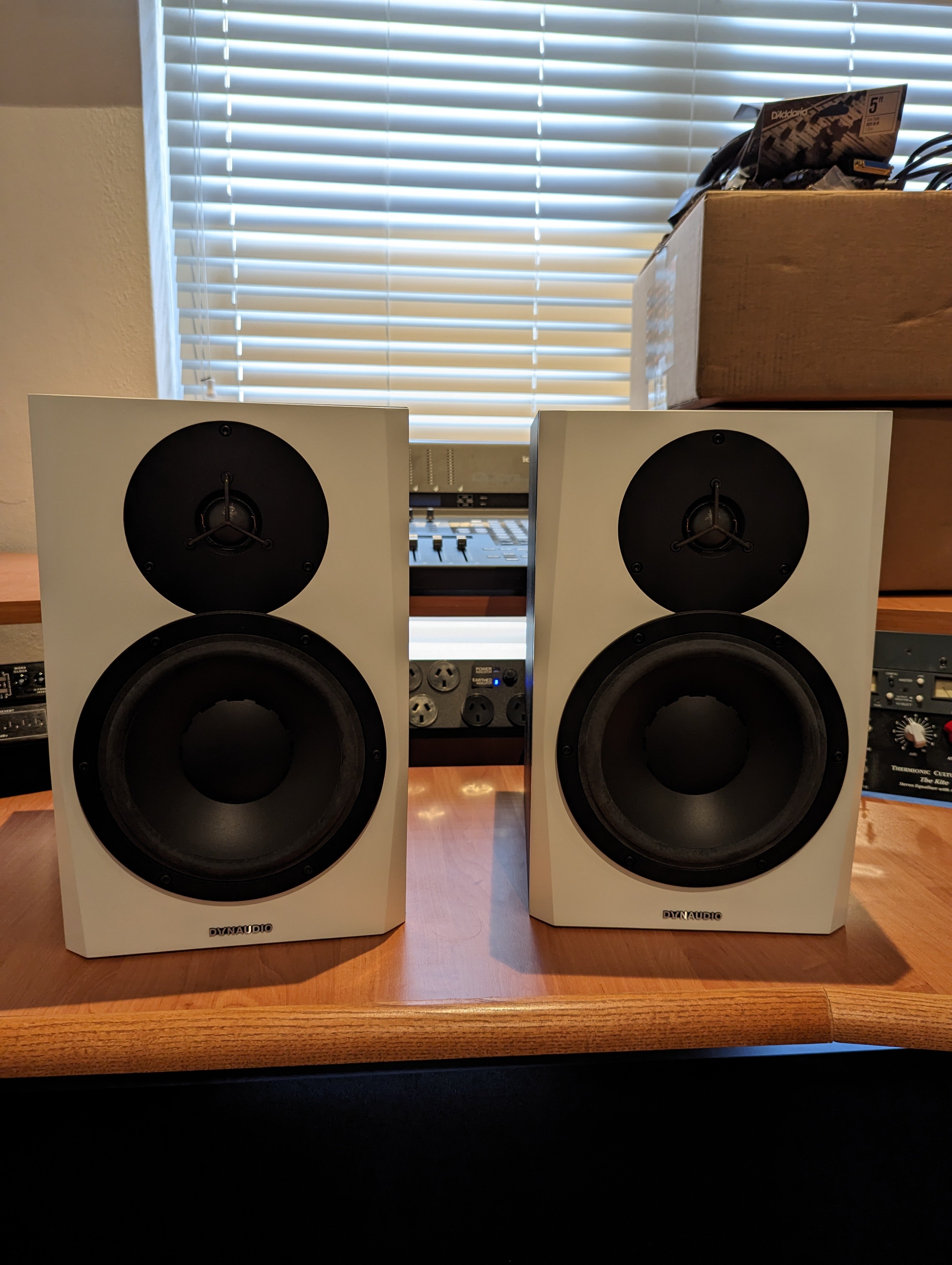 Dynaudio LYD 8 studio monitors WHITE PAIR |﻿ Stereo, Home Cinema ...