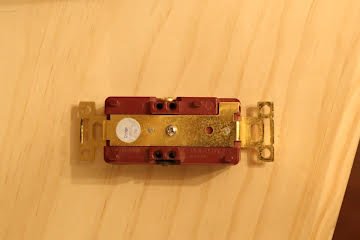 Oyaide Gold SWO-GX US power outlet - Hi-Fi and Cinema Cables ...