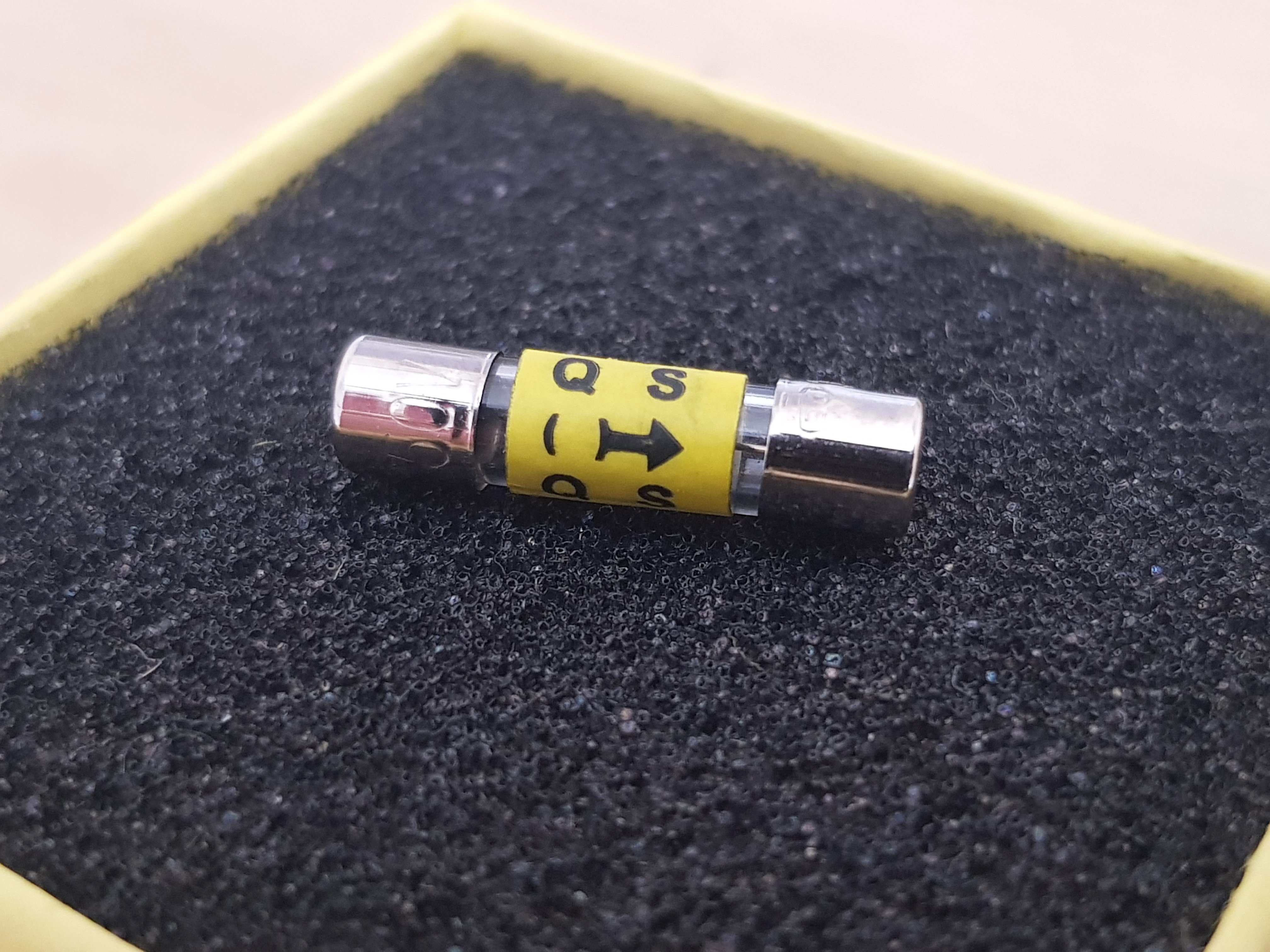 Quantum Science Audio 5 x 20mm Fuse Yellow 10 amp - Hi-Fi and Cinema ...