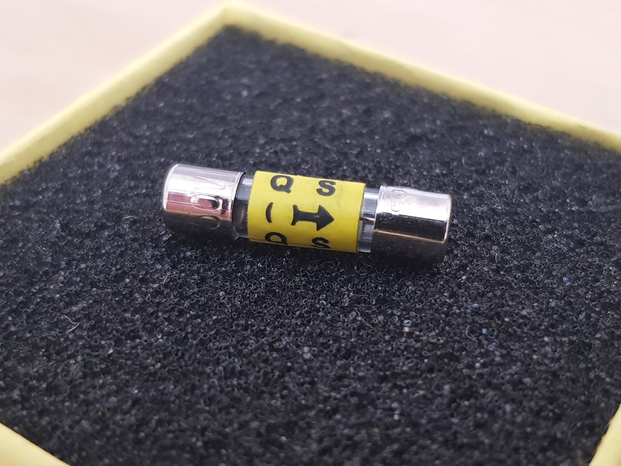 Quantum Science Audio 5 x 20mm Fuse Yellow 10 amp - Hi-Fi and Cinema ...
