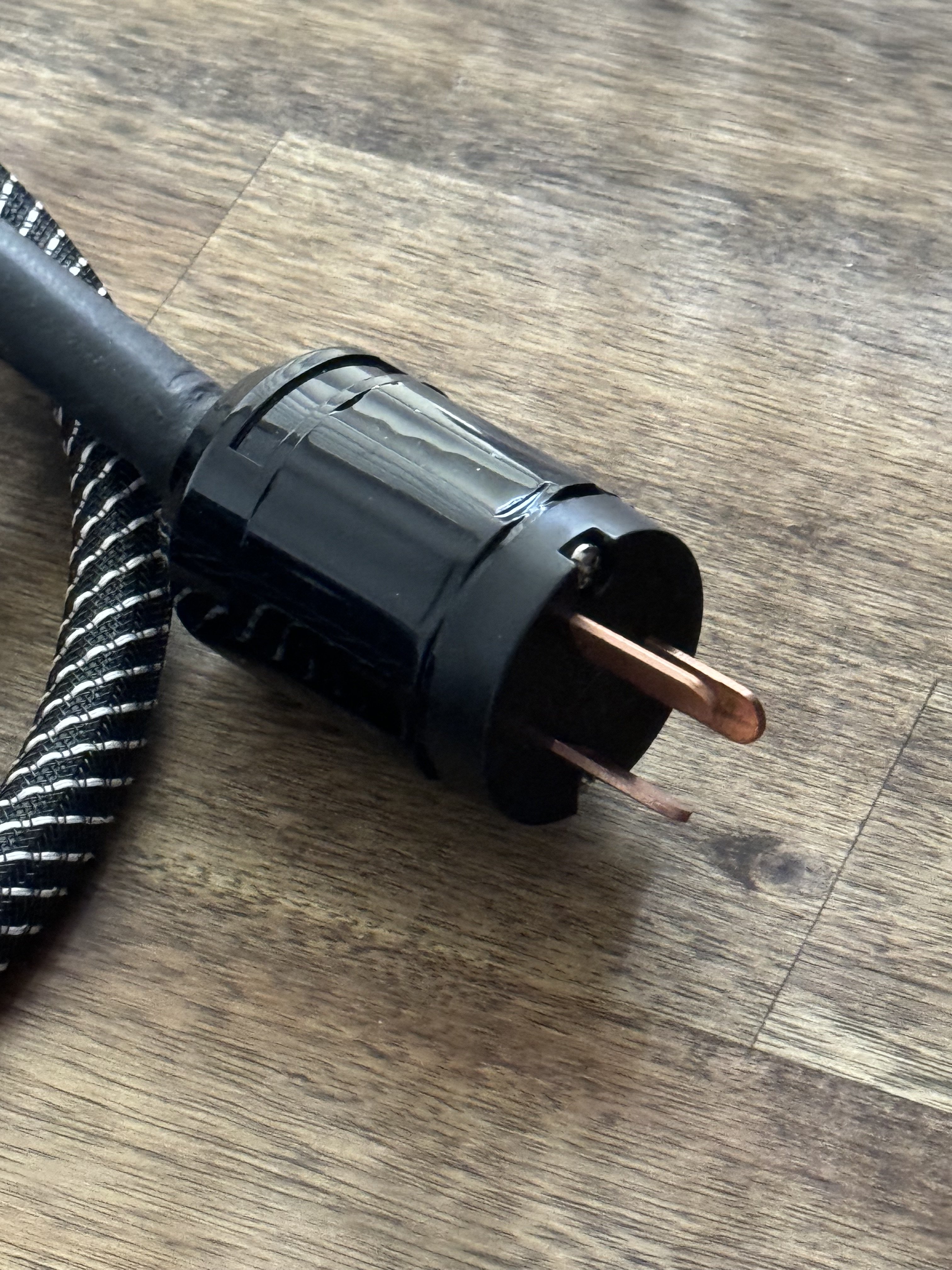 Thick 1.5m C13 IEC Power Cable - Hi-Fi and Cinema Cables & Accessories ...