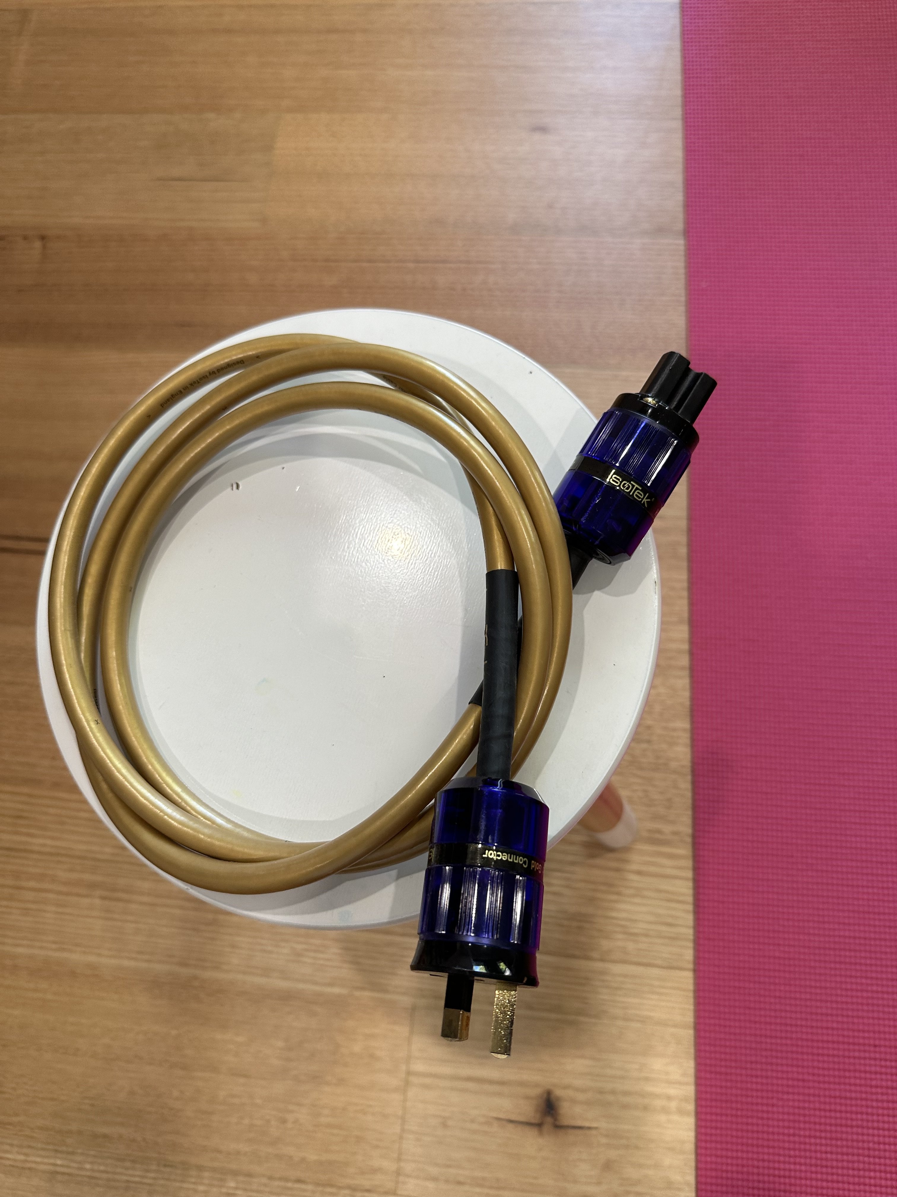 Isotek Evo 3 Elite 2m Power cable - Hi-Fi and Cinema Cables ...