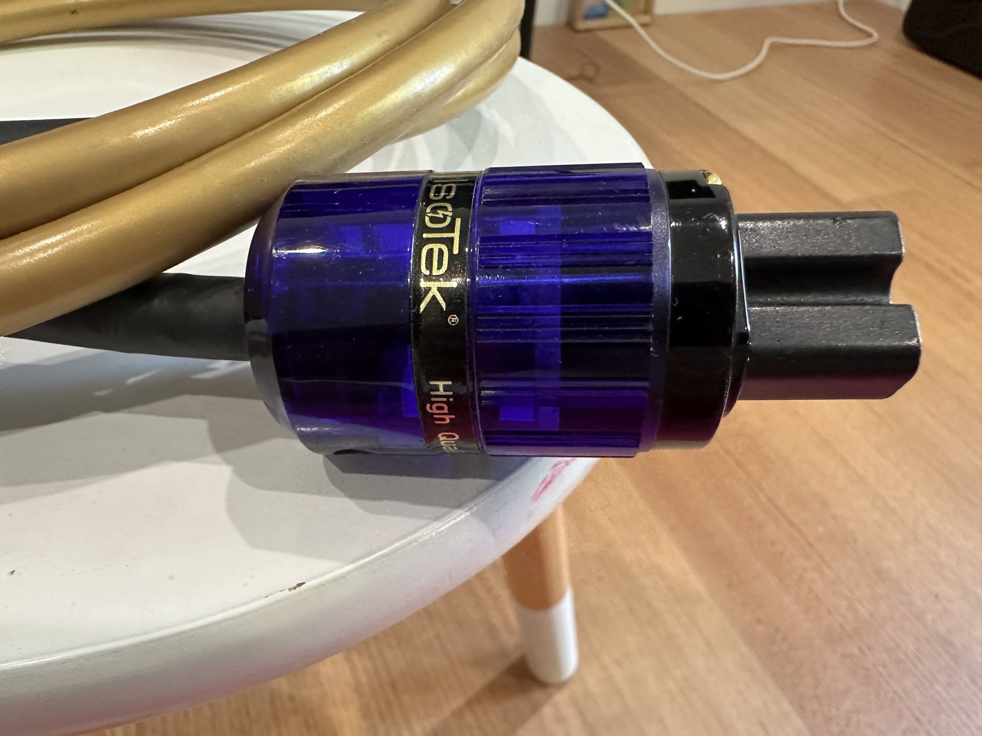 Isotek Evo 3 Elite 2m Power cable - Hi-Fi and Cinema Cables ...