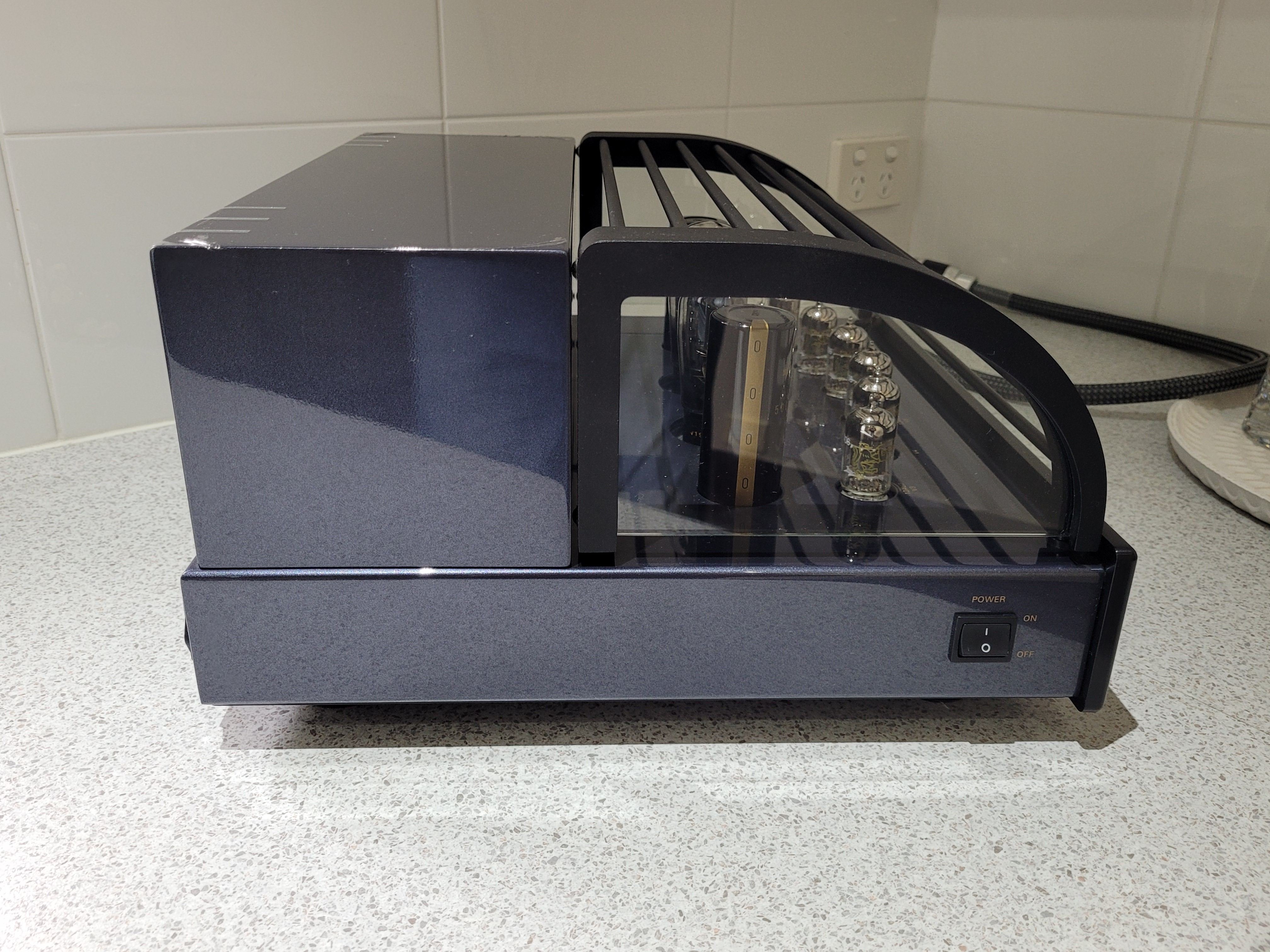 PrimaLuna Evo400 Pre Amplifier - Pre Amplifiers - StereoNET