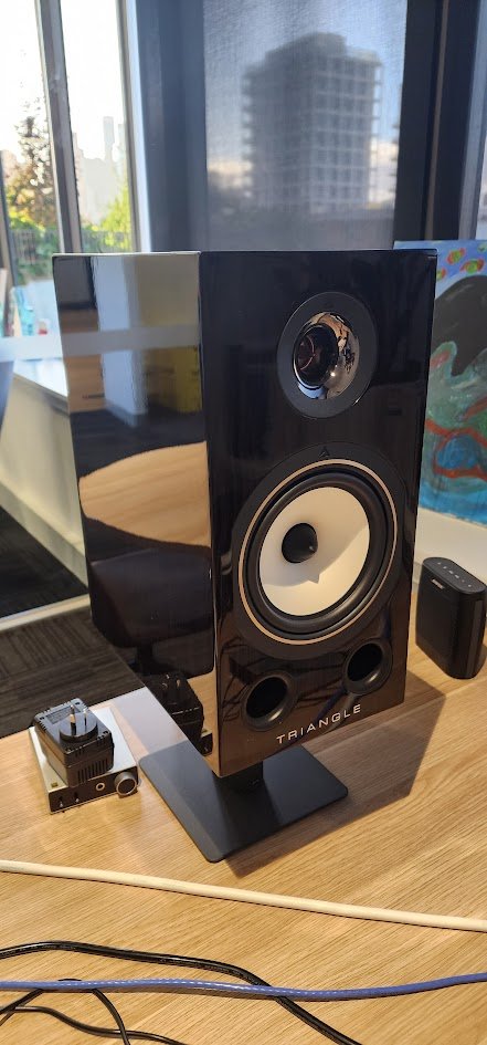 Triangle Electroacoustique 40th Anniversary Esprit Comete Bookshelf ...