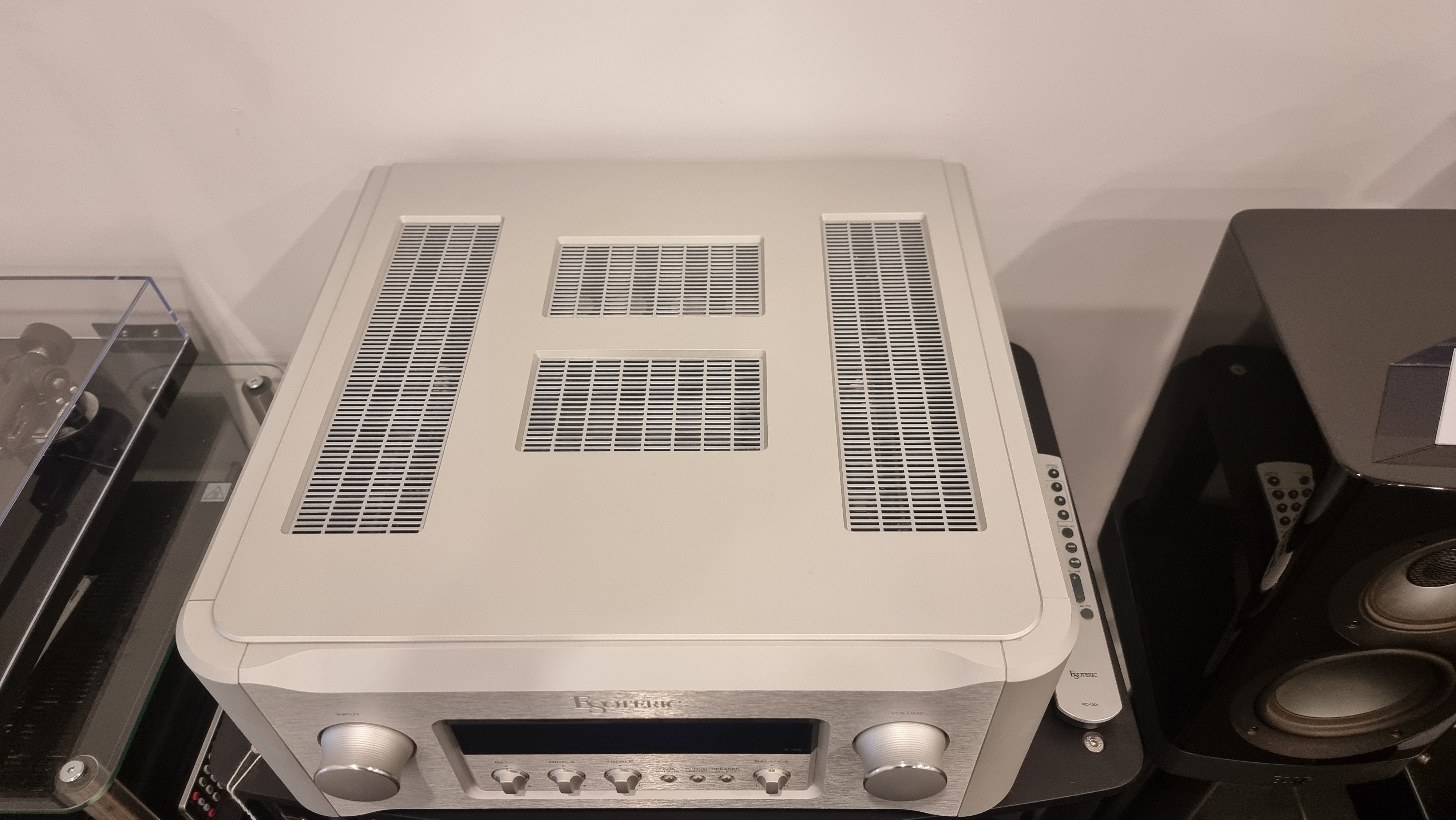 Esoteric F-05 Integrated Amplifier (Solid State) - Integrated ...