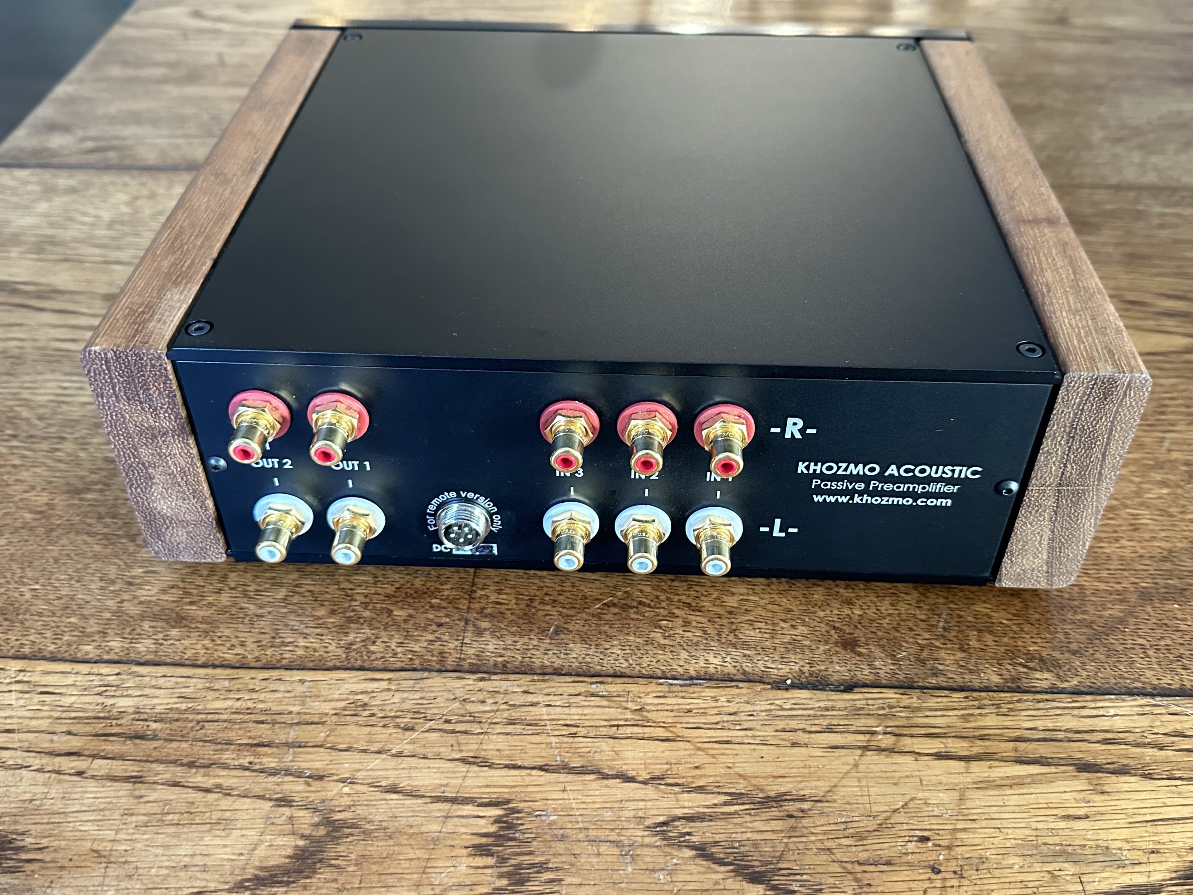 Khozmo Acoustic Passive Pre Amplifier - Pre Amplifiers - StereoNET