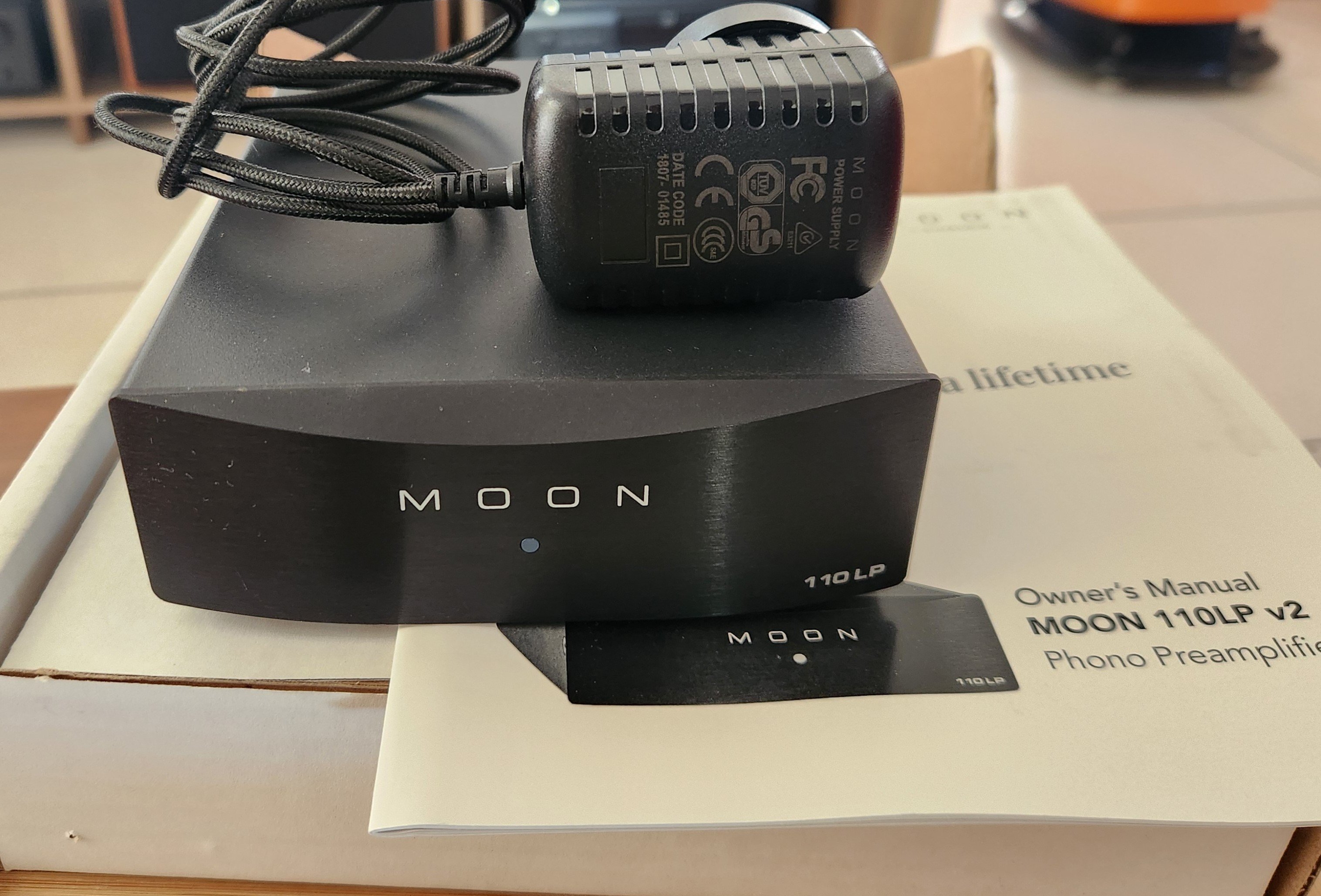 Simaudio Moon 110LP V2 Phono Preamplifier - Phono Amplifiers - StereoNET