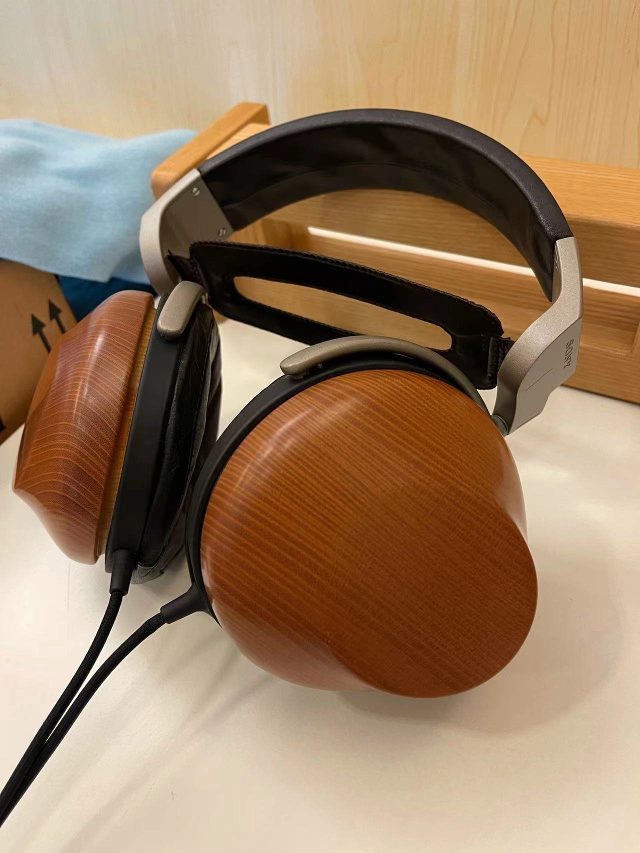 Sony MDR-R10 Headphones - Over/On Ear |﻿ Headphones (Over/On Ear)