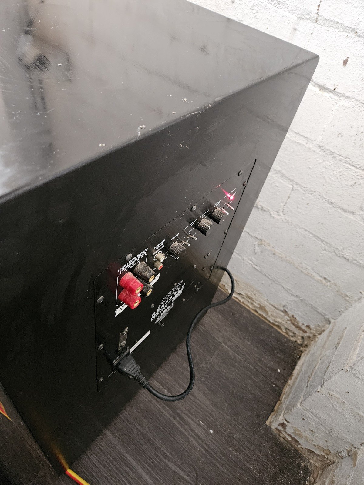 Hsu research VFT-15f Subwoofer (Active / Powered) - Subwoofers - StereoNET