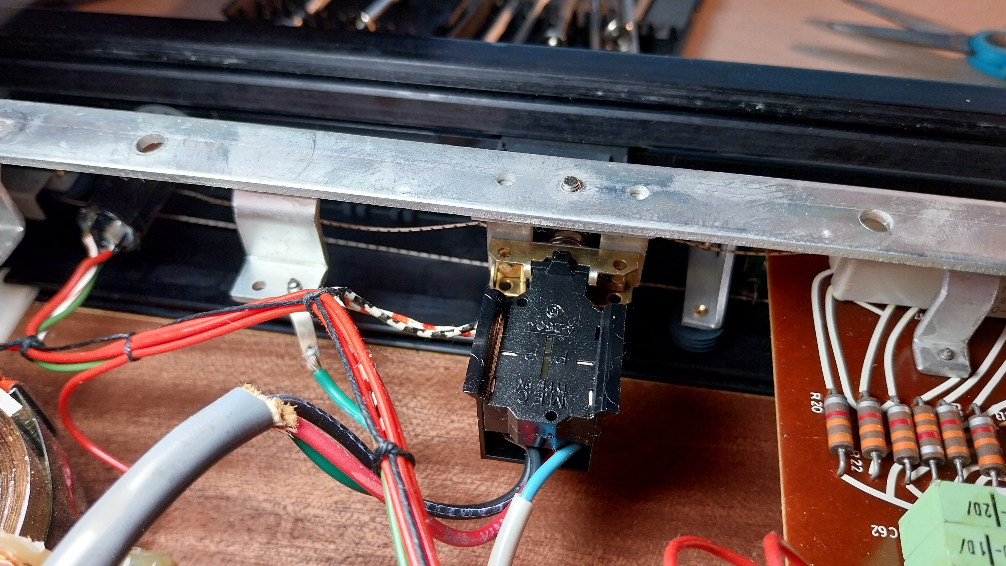 Bang and Olufsen - Beolab 1700 - volume slider pulley system not ...