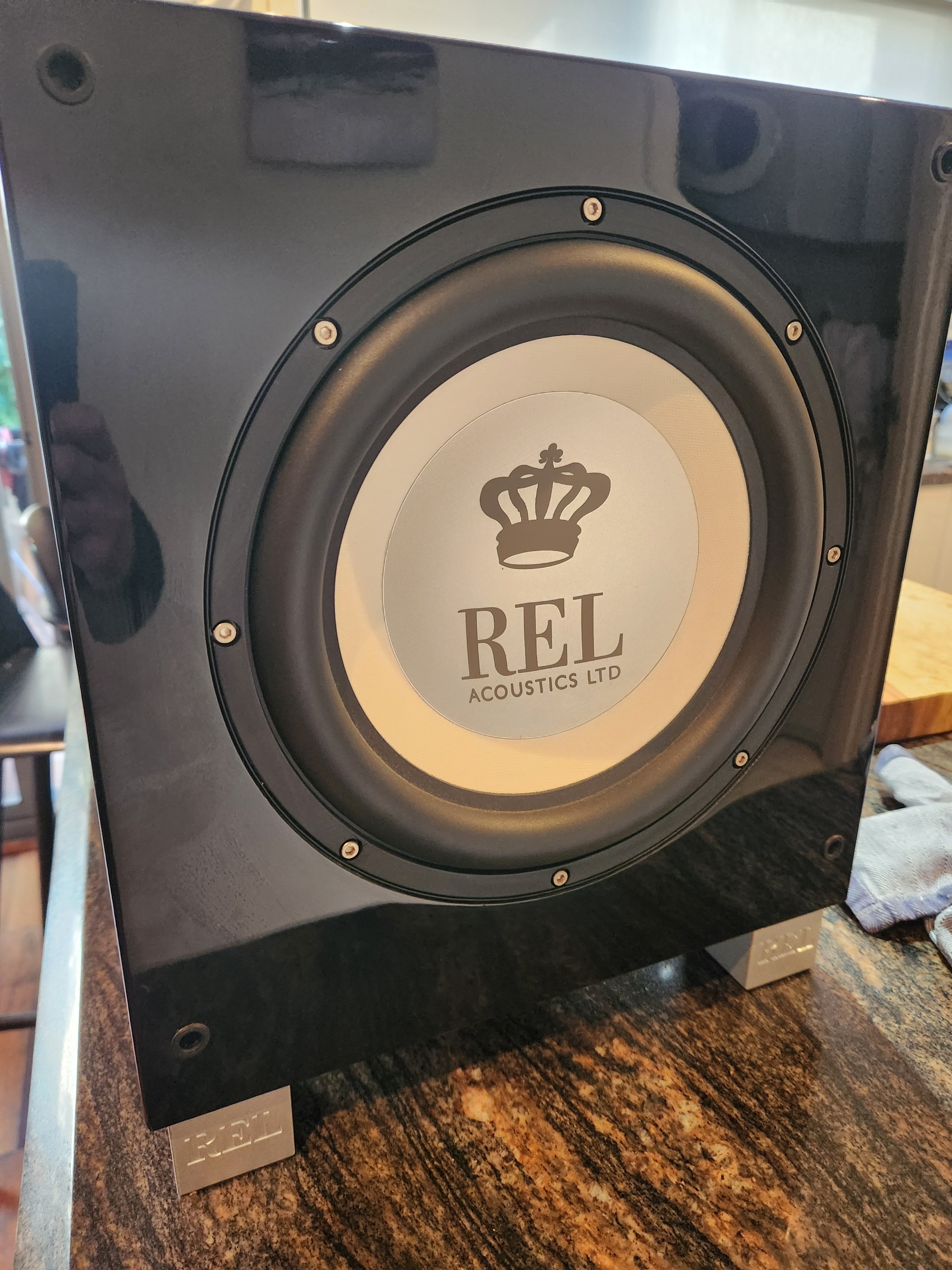 REL Acoustics T9i Subwoofer (Active / Powered) - Subwoofers - StereoNET