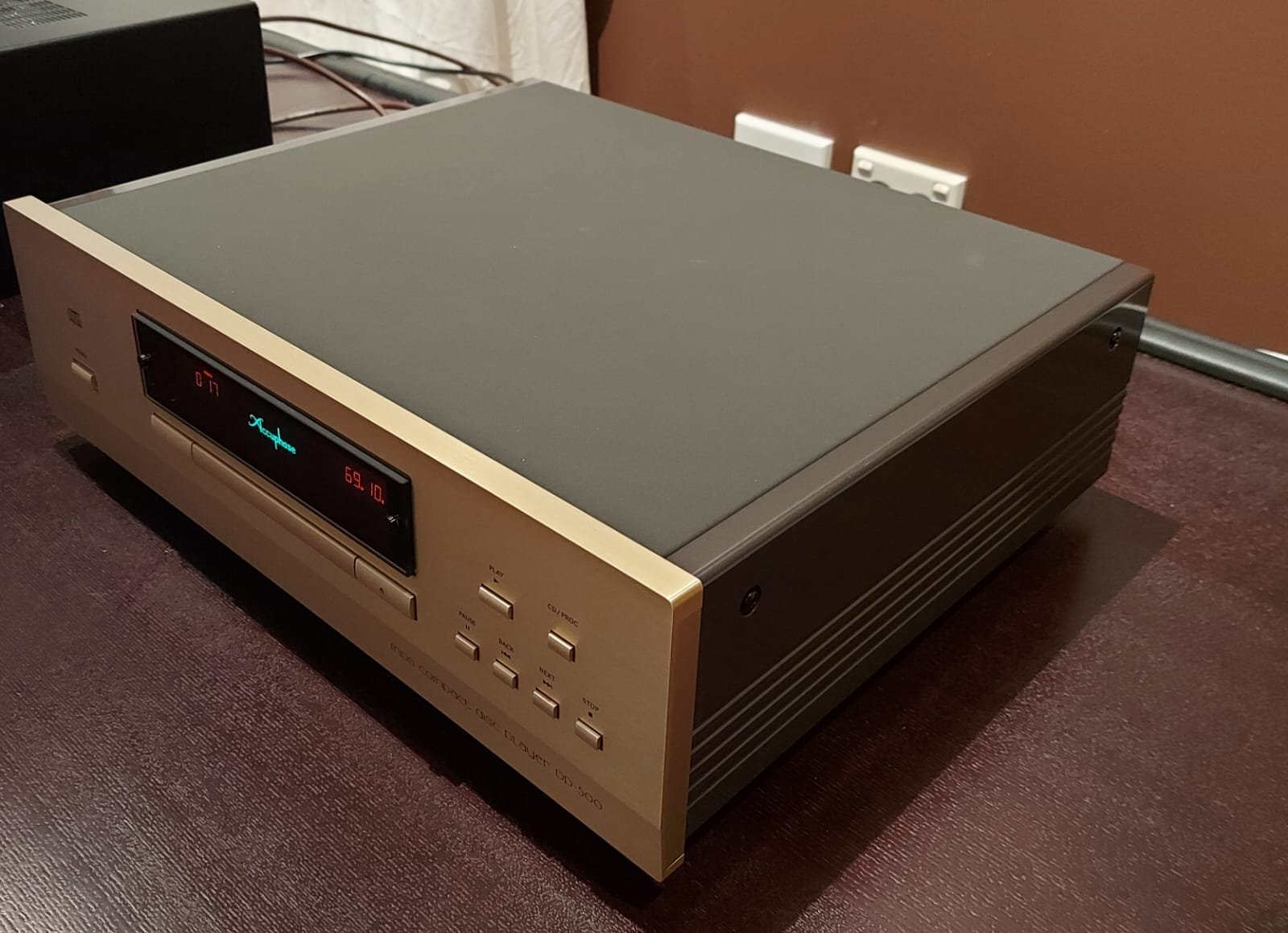 Accuphase DP500 CD Player - CD/SACD Players & Transport - StereoNET