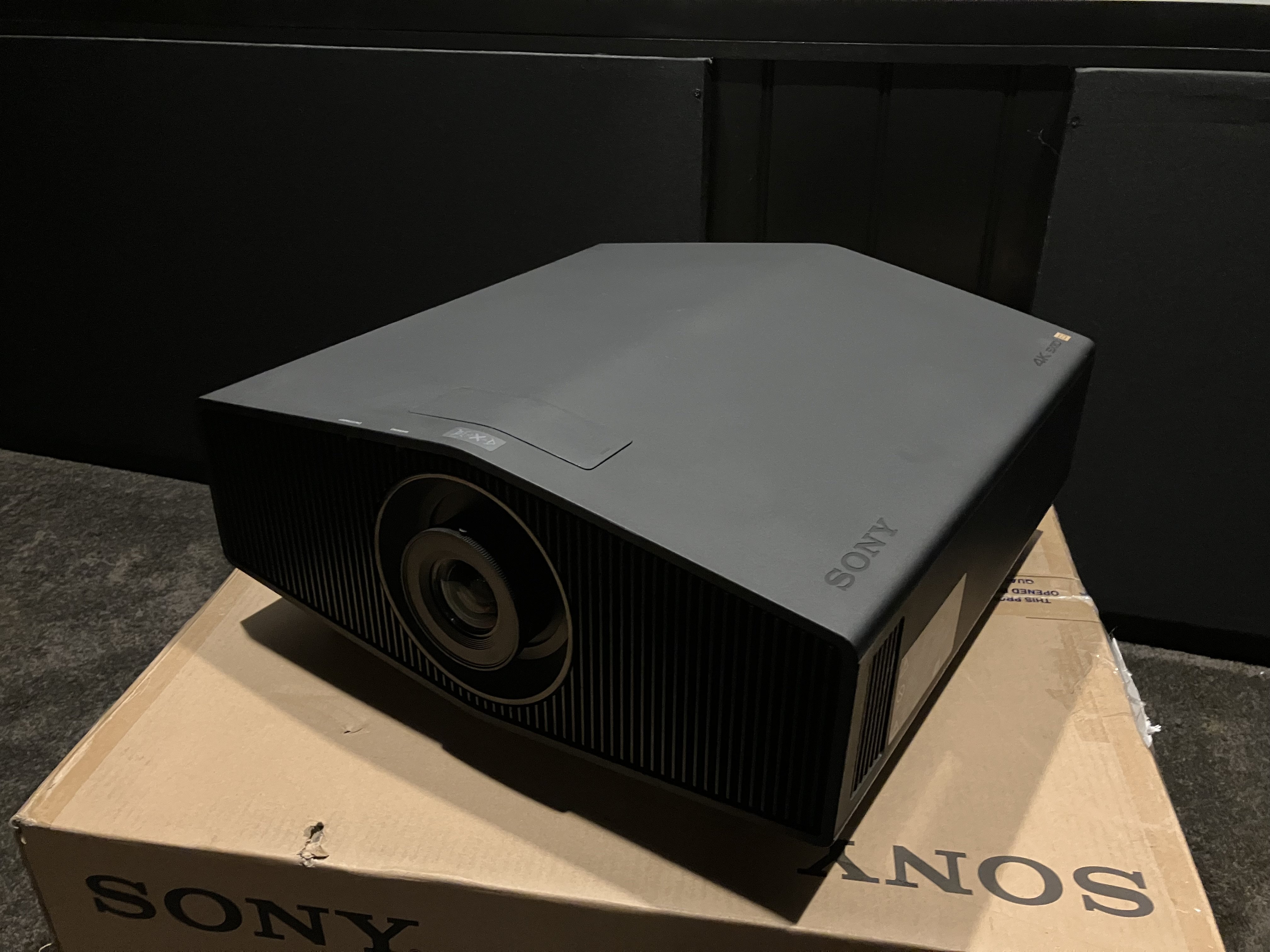 Sony VPL-XW5000ES Projector - Projectors & Screens - StereoNET