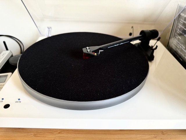Pro-Ject Project Debut carbon Esprit SB Turntable - Turntables & Record ...