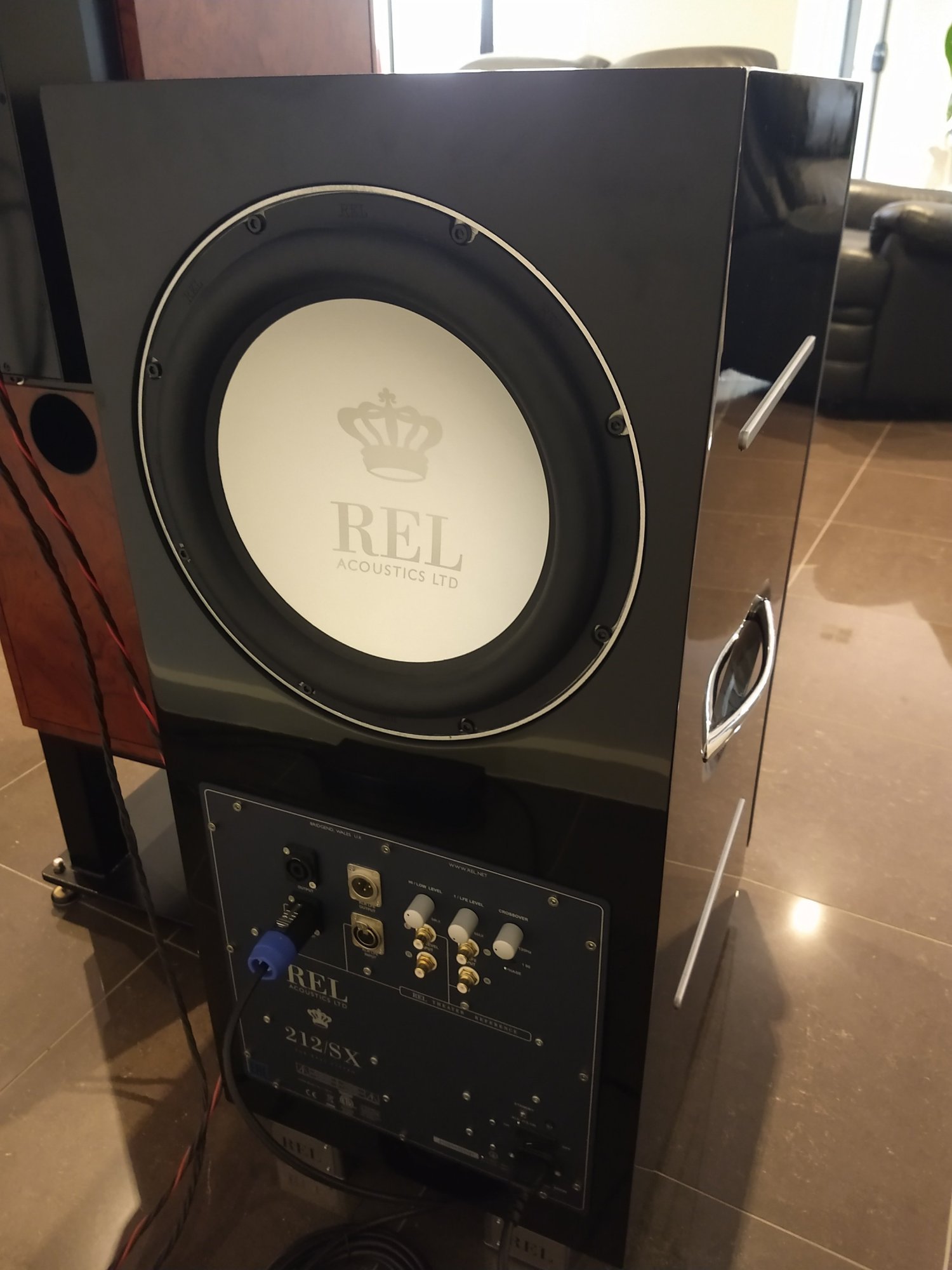 REL Acoustics 212 SX Subwoofer (Active / Powered) - Subwoofers - StereoNET