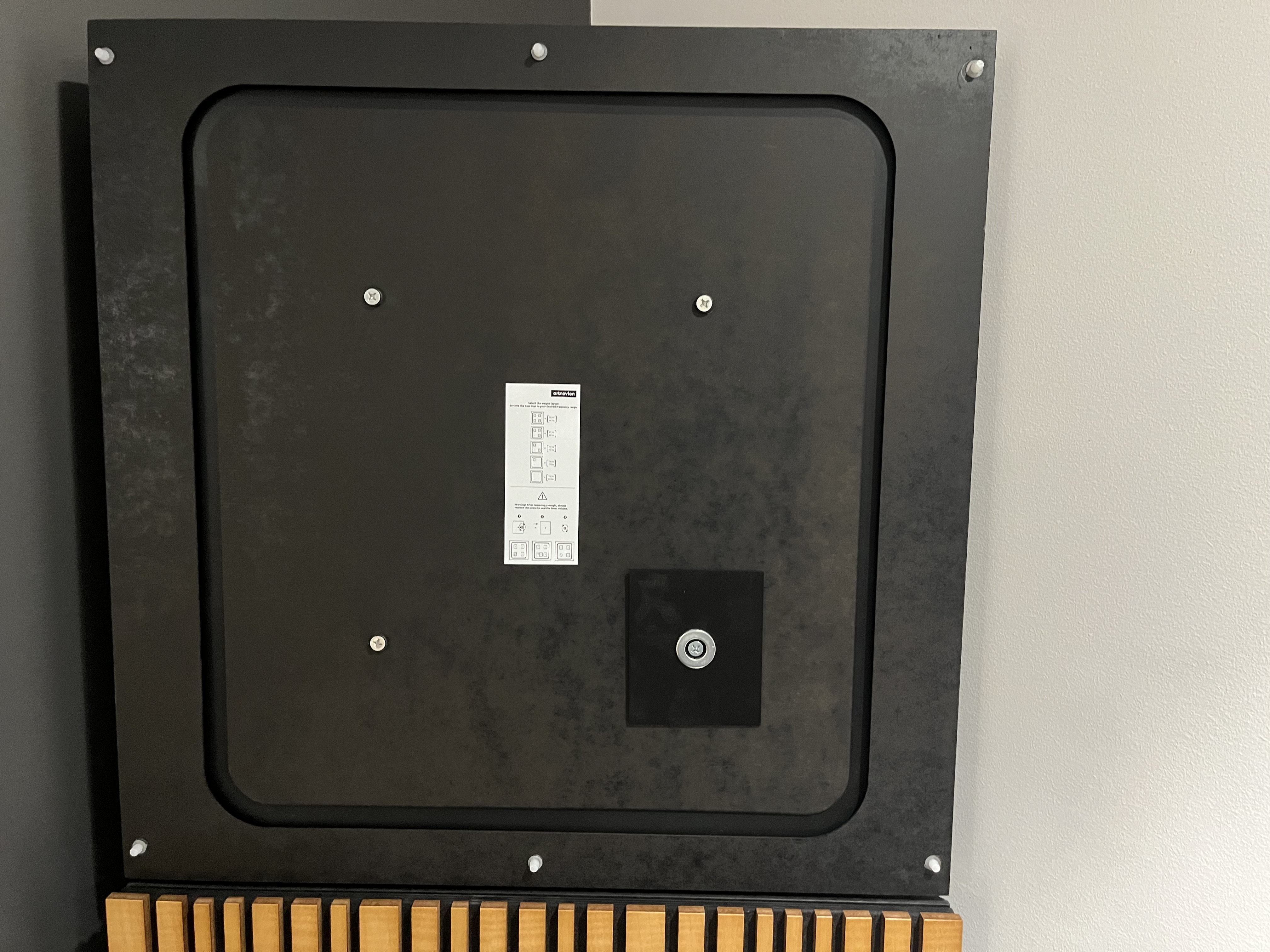 Artnovion Sienna BT Corner Bass Trap - Acoustic Treatment - StereoNET