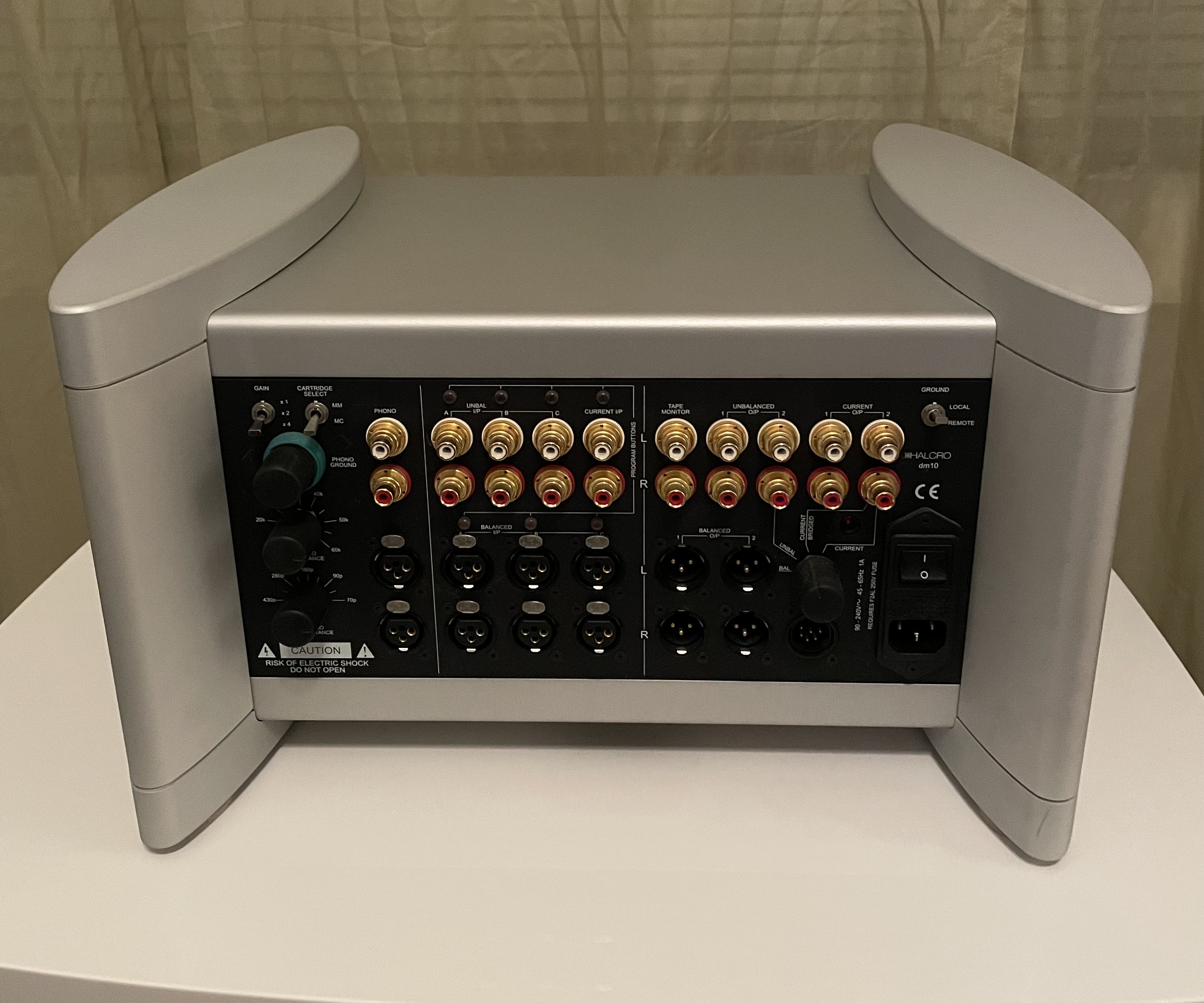 Halcro DM10 Pre Amplifier - Pre Amplifiers - StereoNET