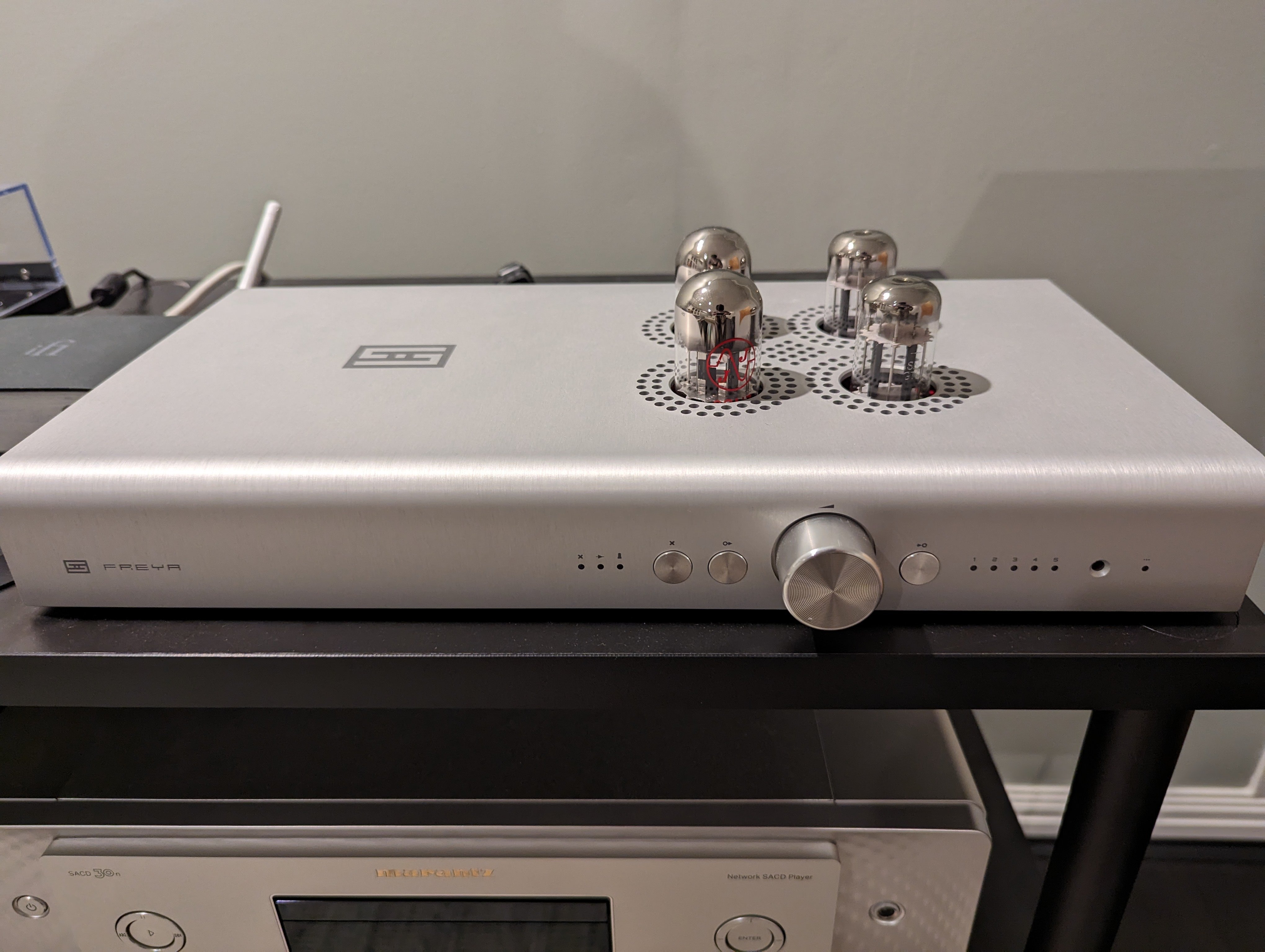 Schiit Audio Freya Plus Pre Amplifier - Pre Amplifiers - StereoNET