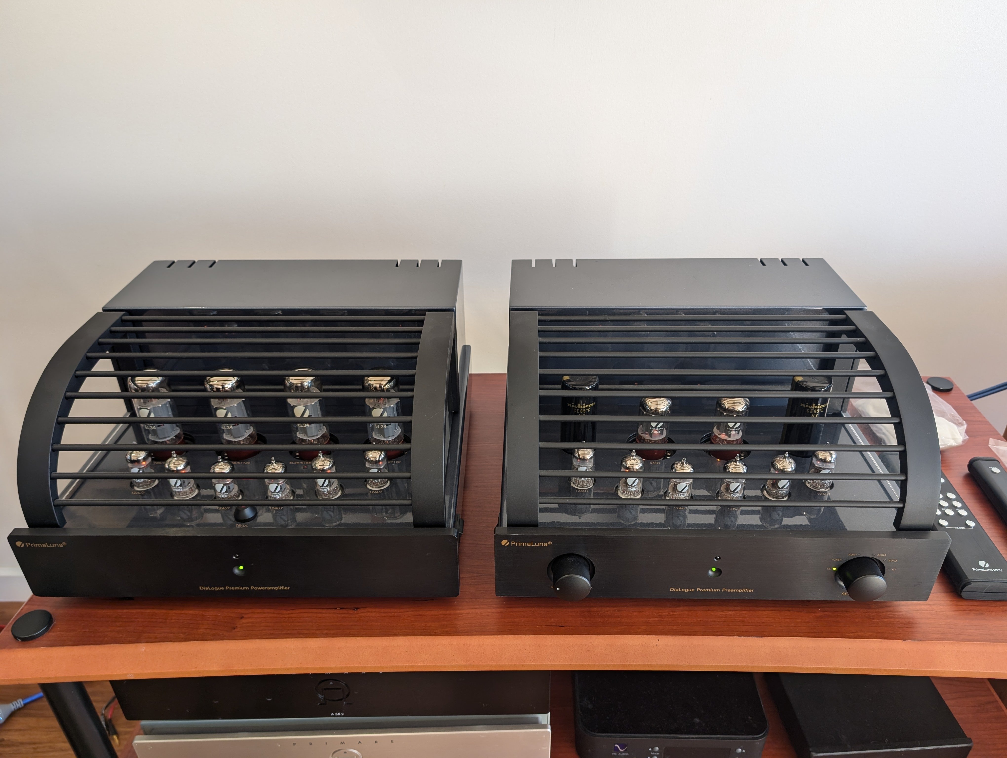 PrimaLuna DiaLogue Premium Pre Amplifier - Pre Amplifiers - StereoNET