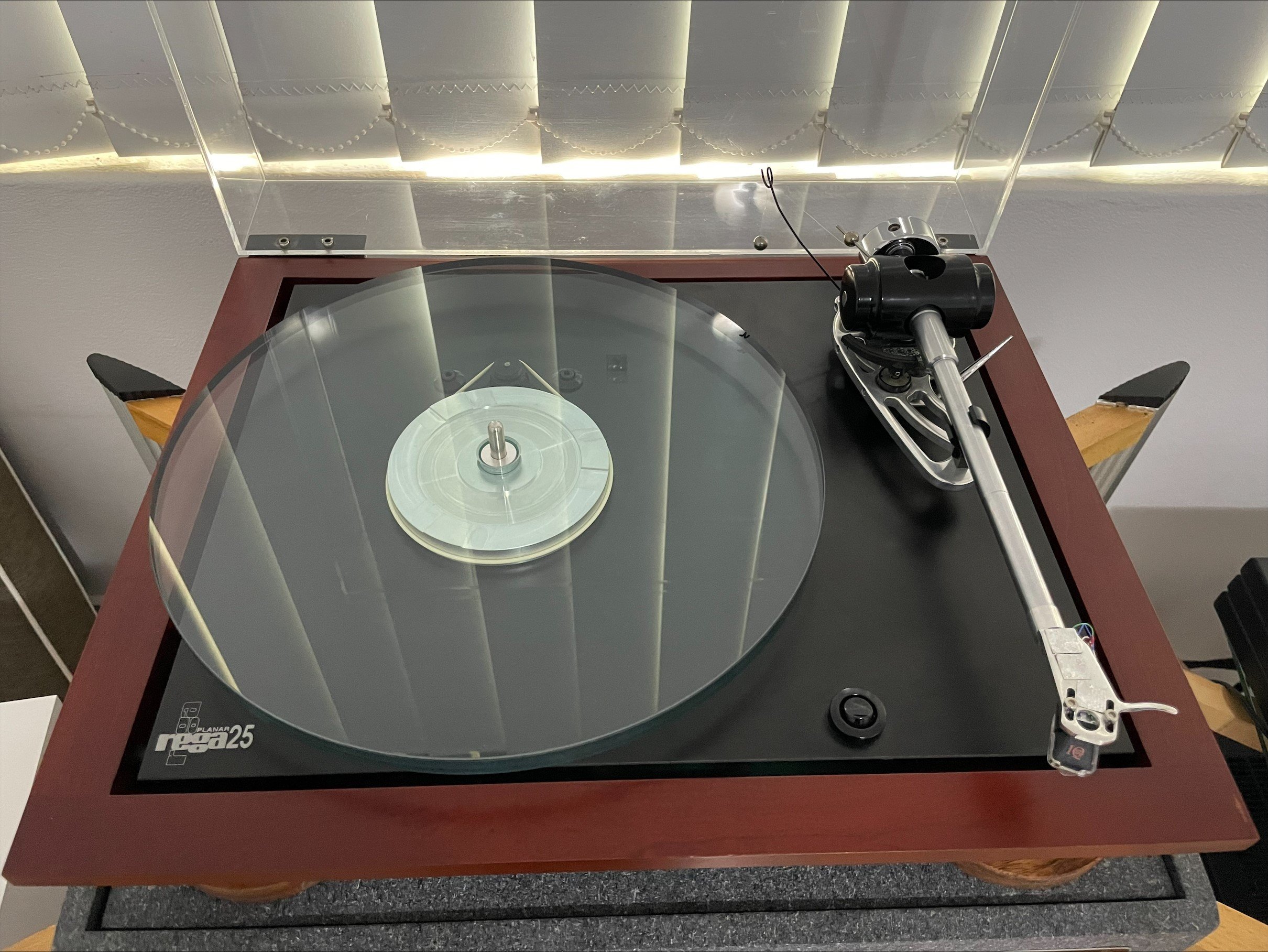 Rega P25 Turntable - Turntables & Record Players - StereoNET