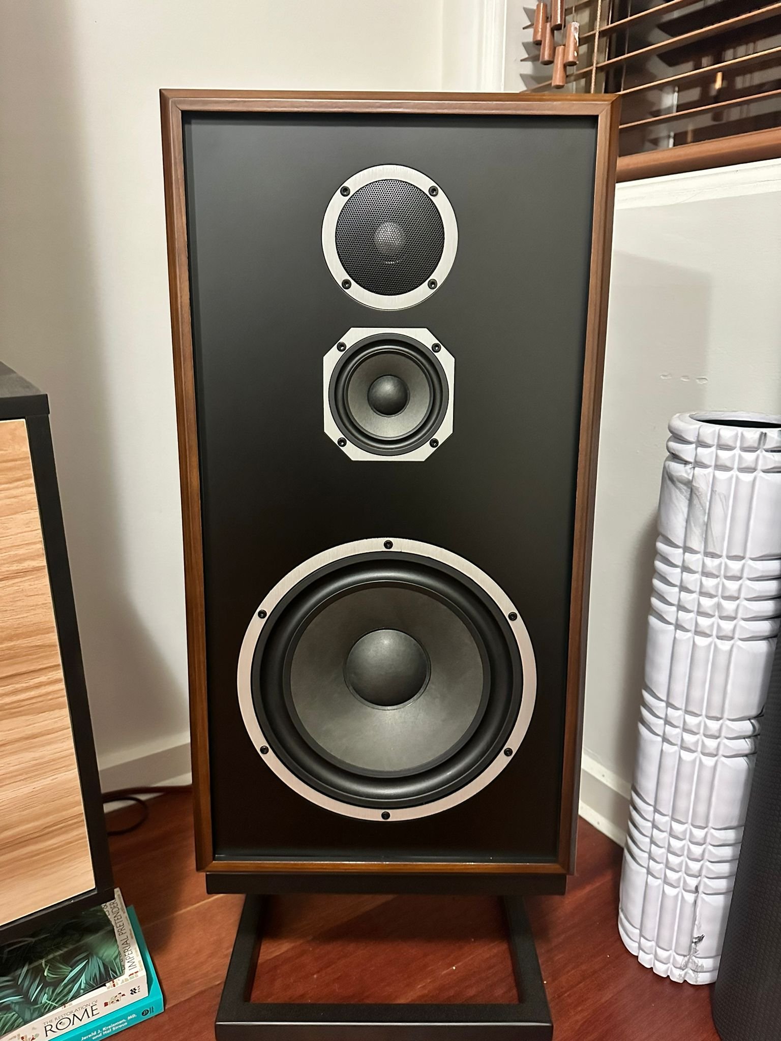 KLH Audio Model 5 Floorstanding Loudspeakers - Floorstanders & Large ...